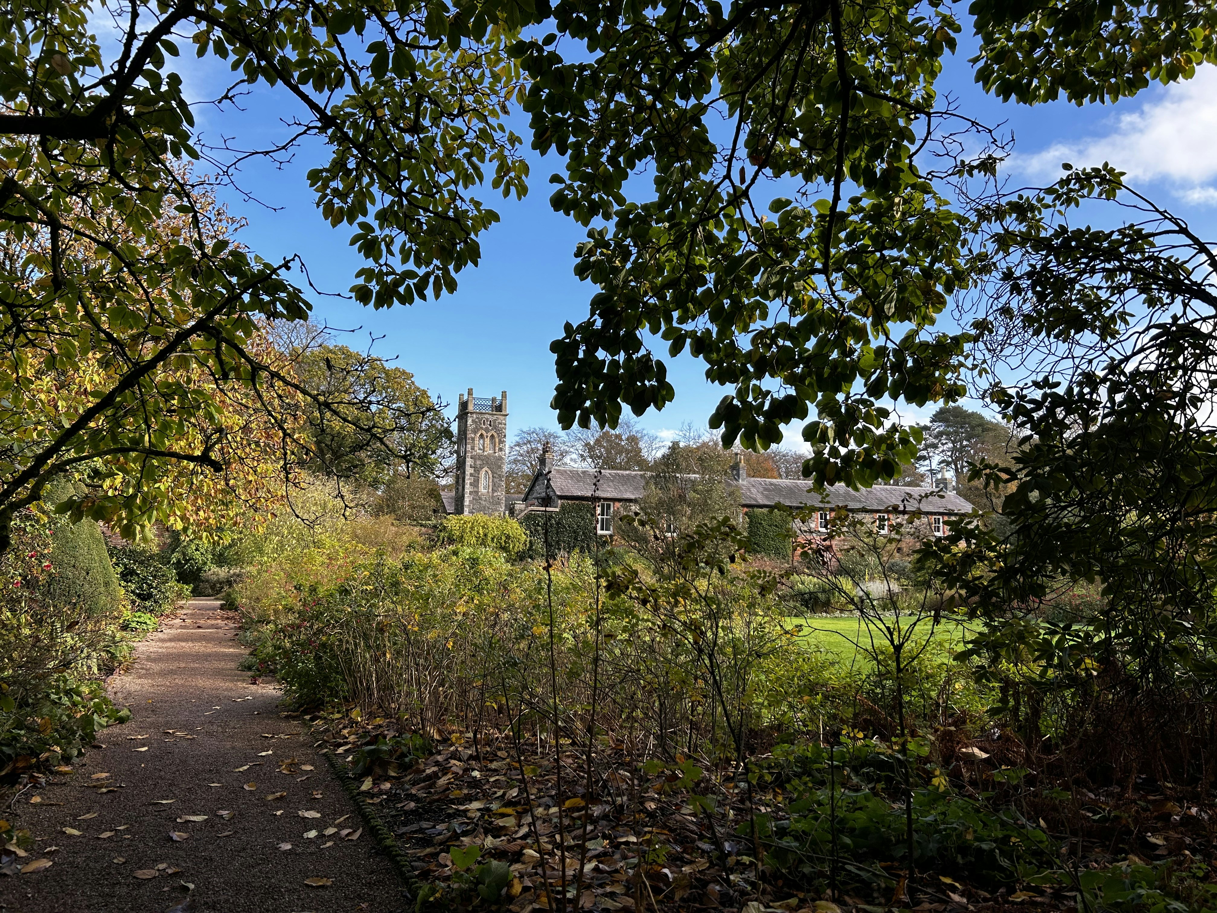A path leading to a building photo – Free Image on Unsplash