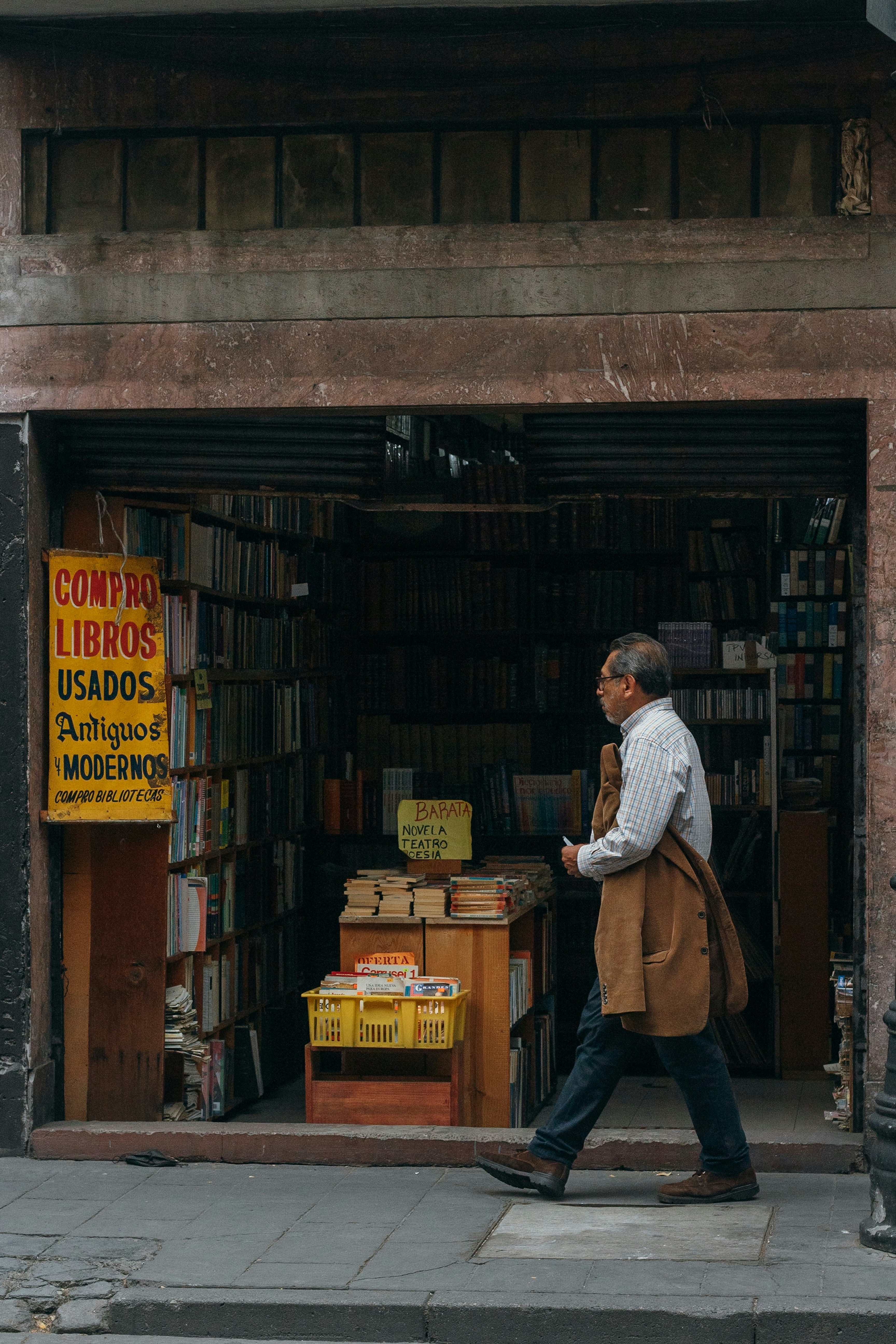 Footsteps at the Bookshop Threshold: A Gentleman in Motion Among Used Volumes