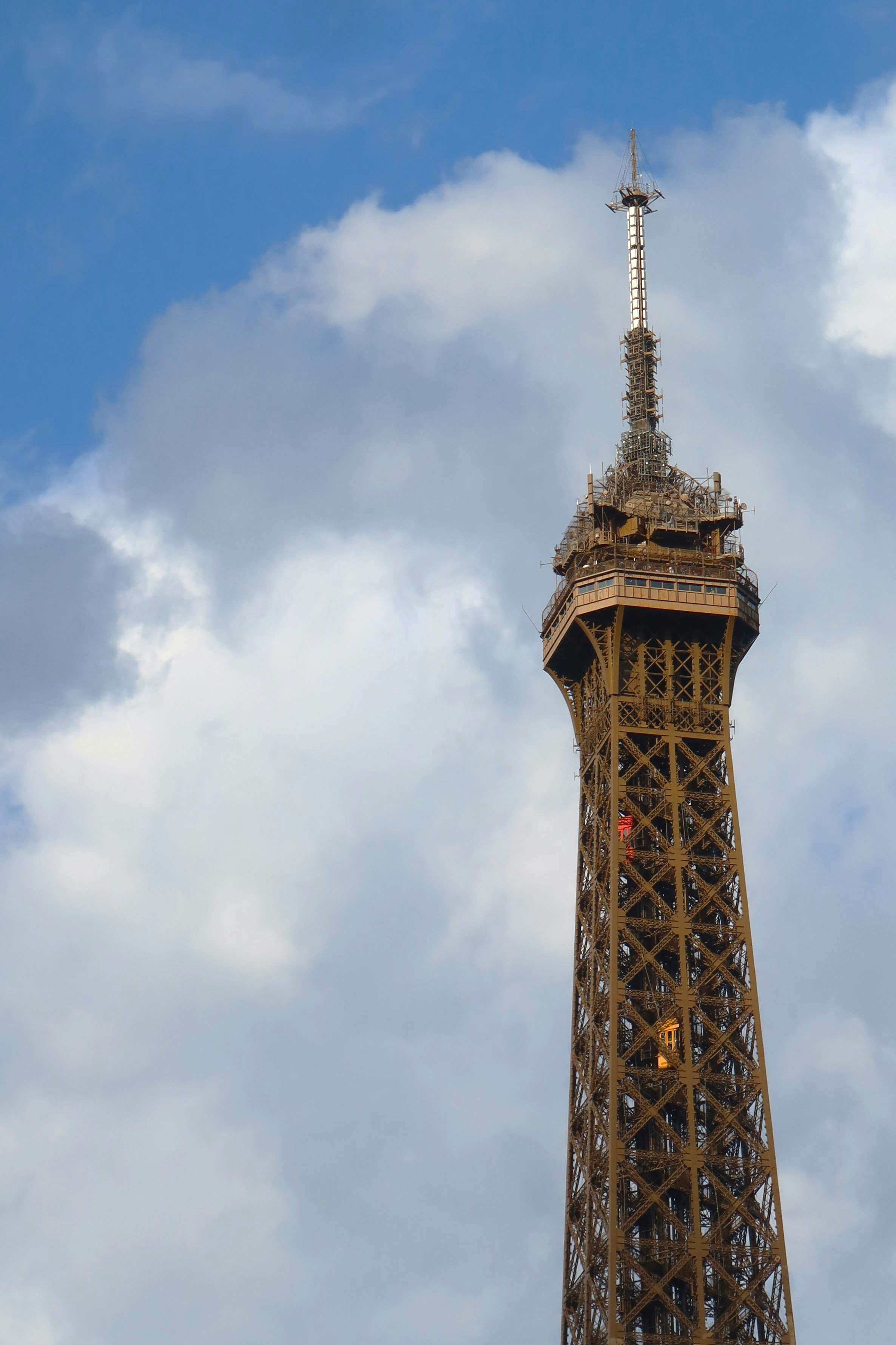 Foto Una alta torre de metal – Imagen Francia gratis en Unsplash