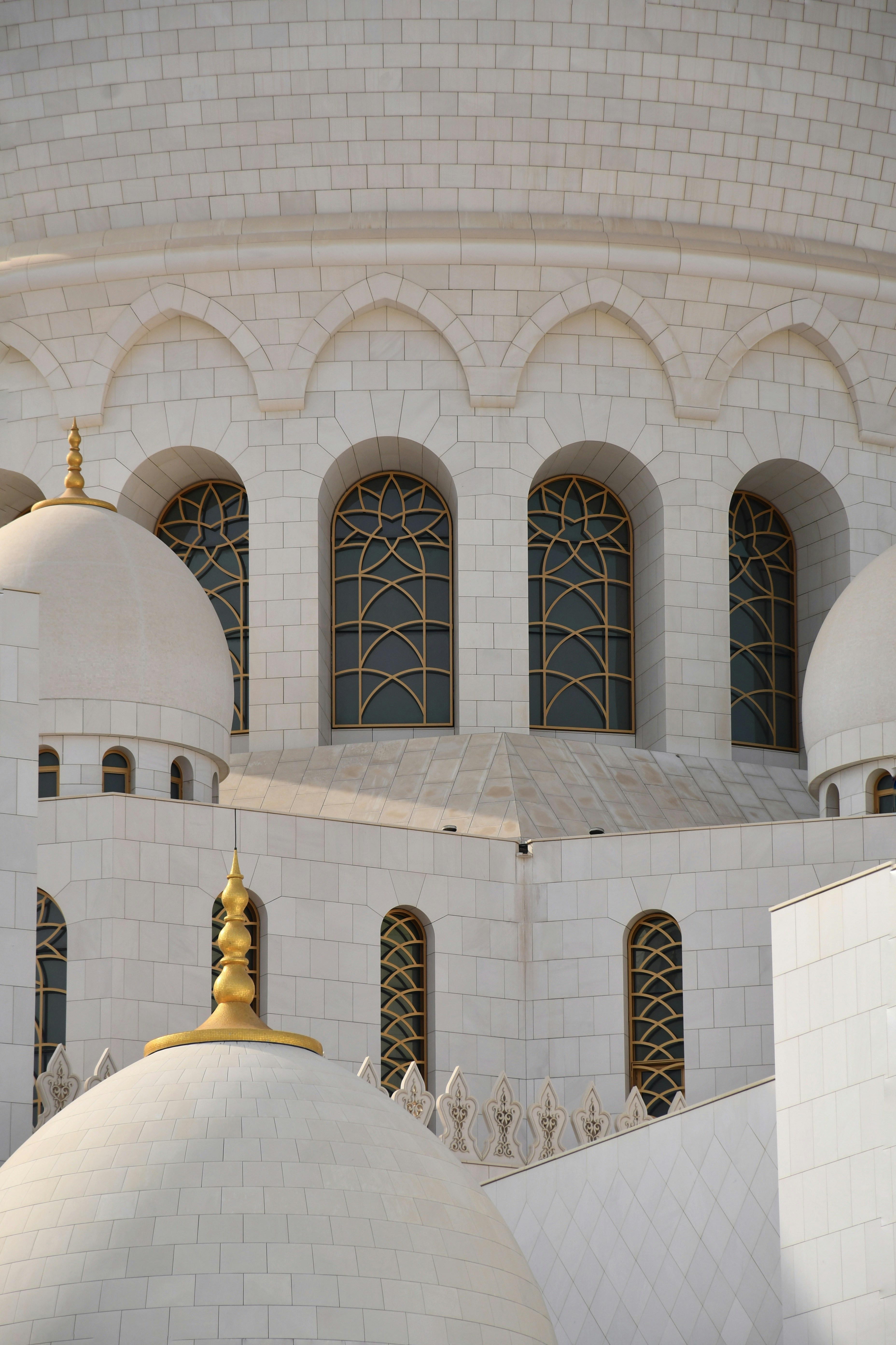 A building with many windows photo – Free Sheikh zayed grand mosque ...