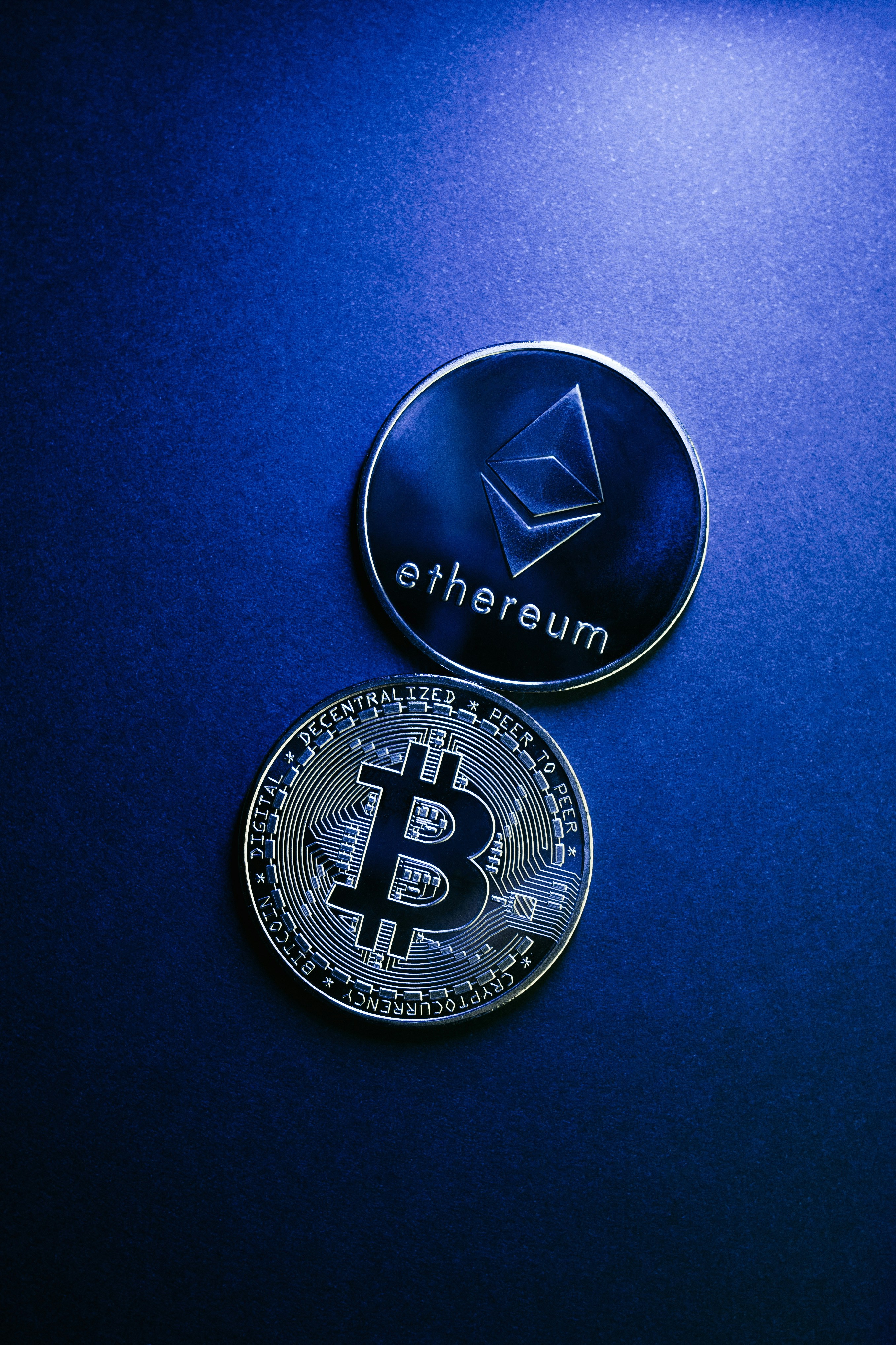 Un par de monedas azules foto – Imagen de Disco de hockey sobre hielo ...