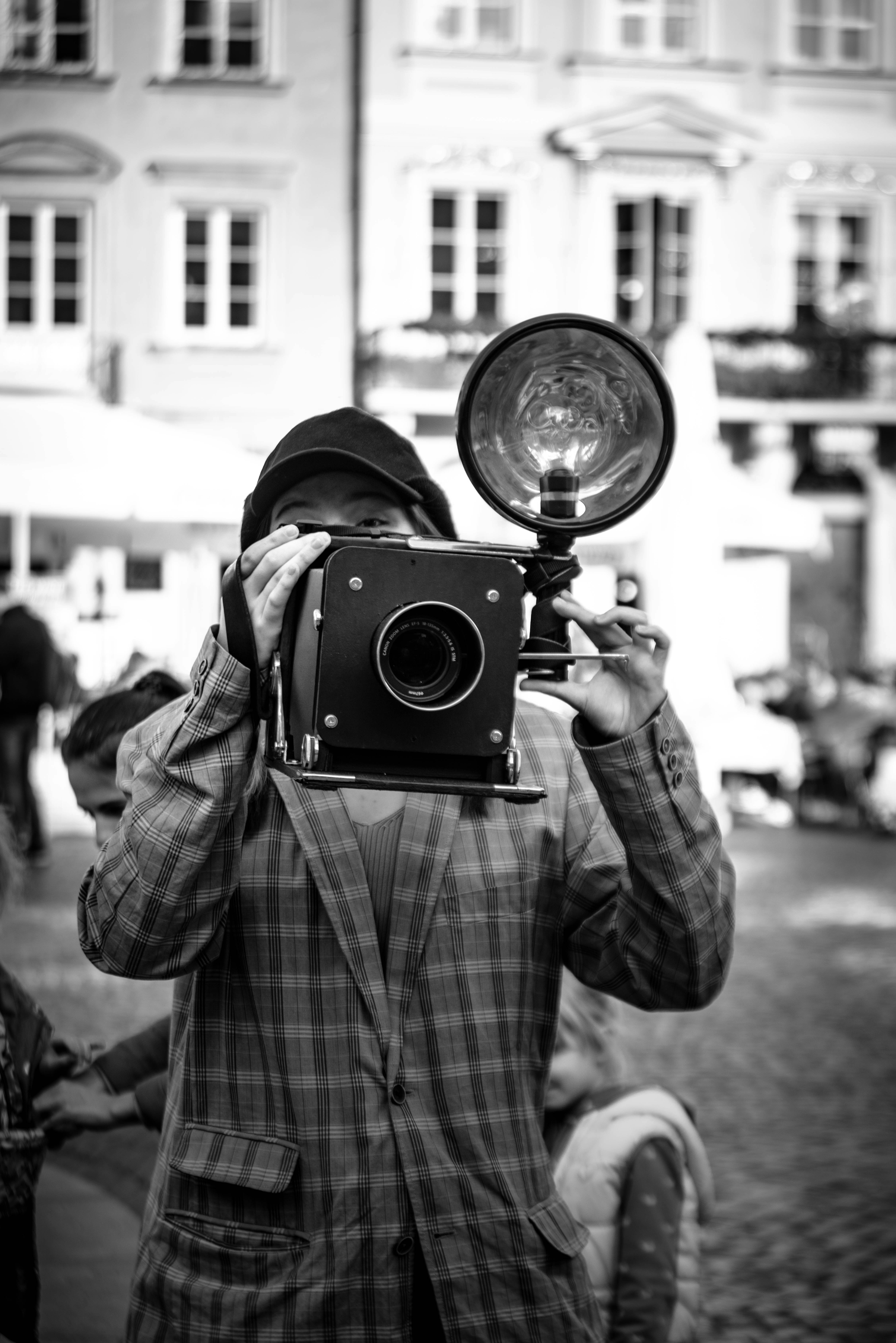 Bellows and Boulevard: Street Life Through a Vintage Plate Camera