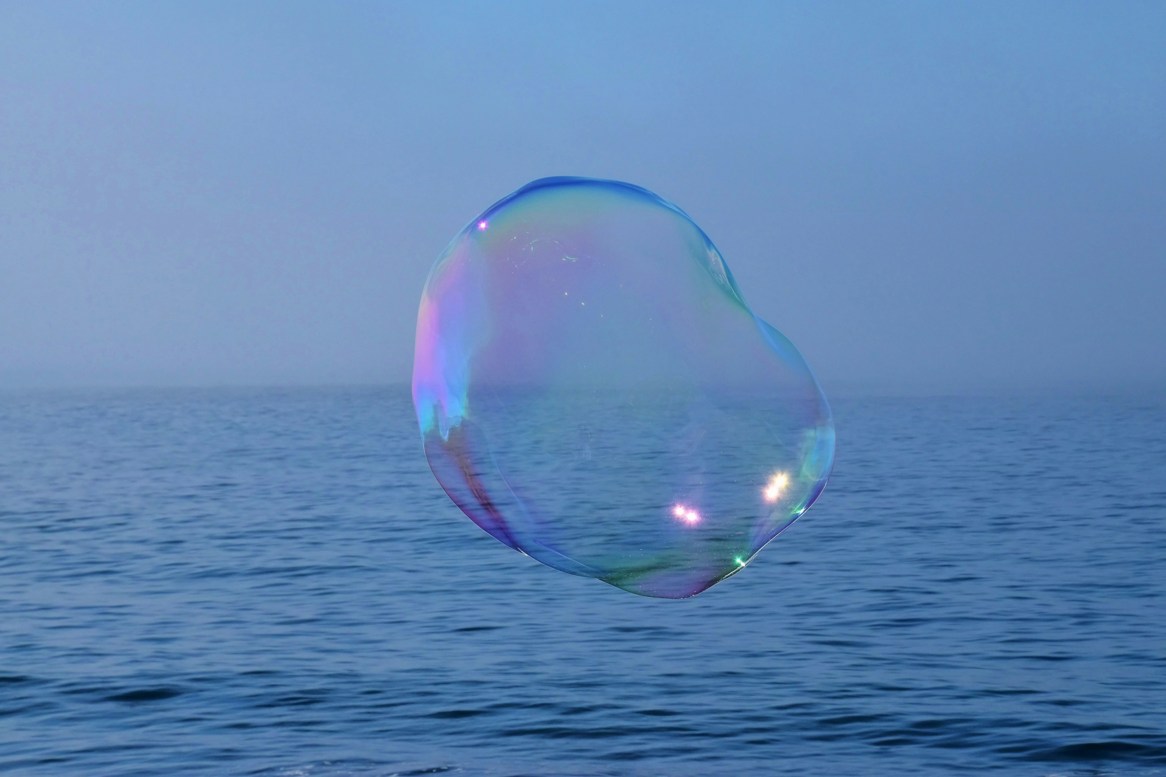 A floating object in the water photo – Free Brookings Image on Unsplash