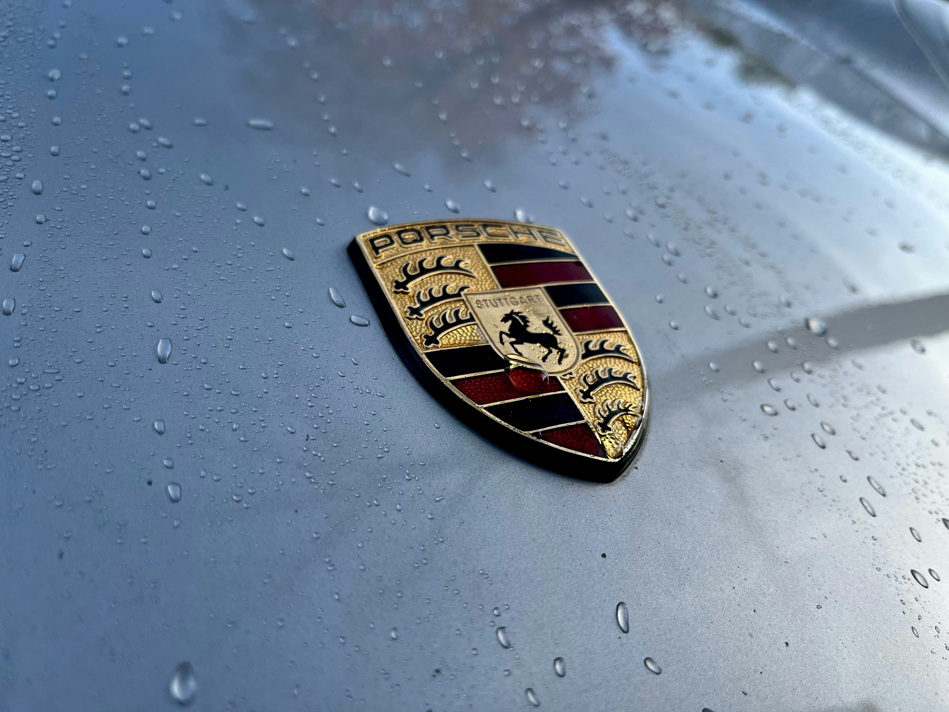 A close up of a logo photo – Free Porsche badge Image on Unsplash