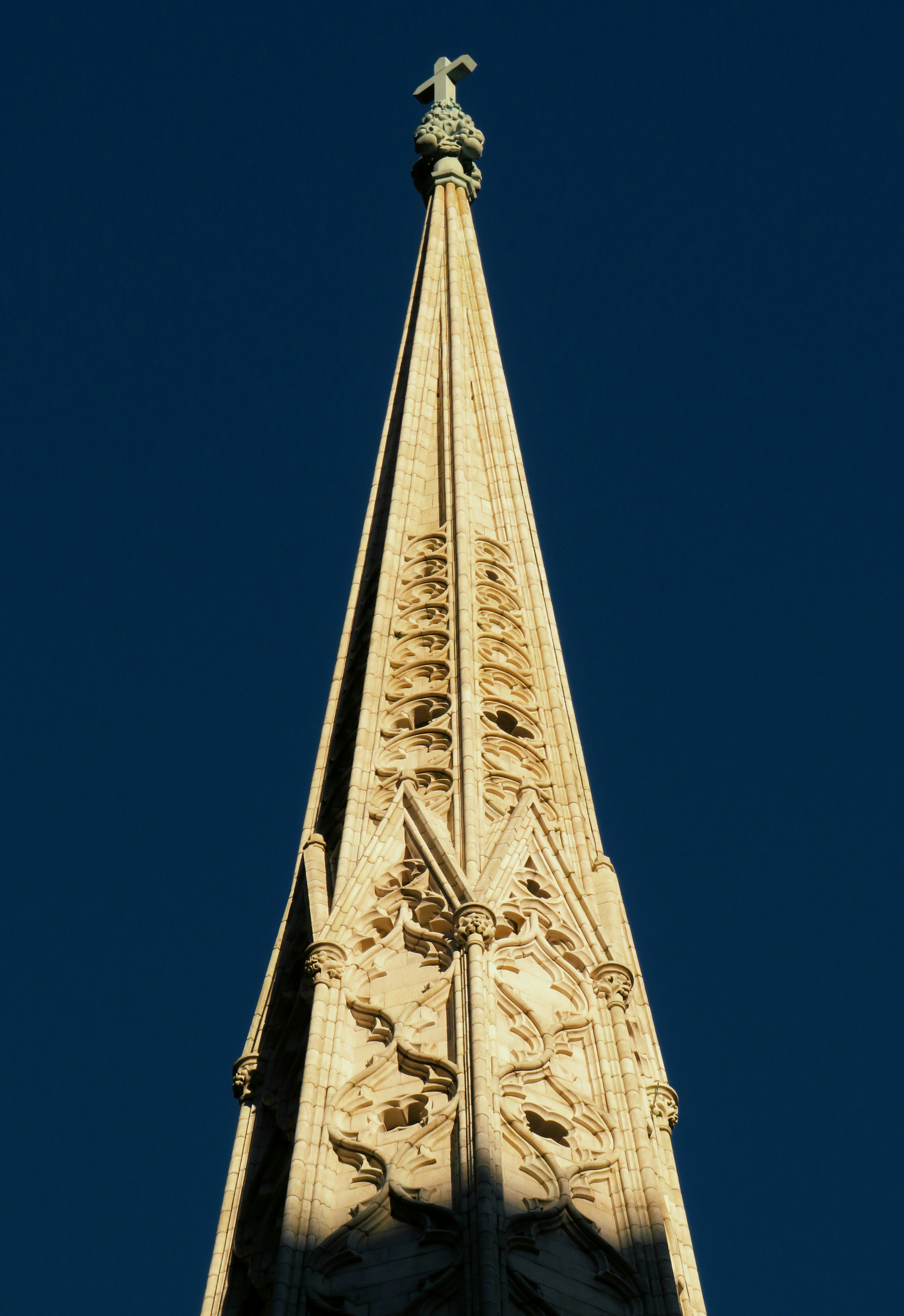 A tall pointed tower photo – Free 纽约市 Image on Unsplash