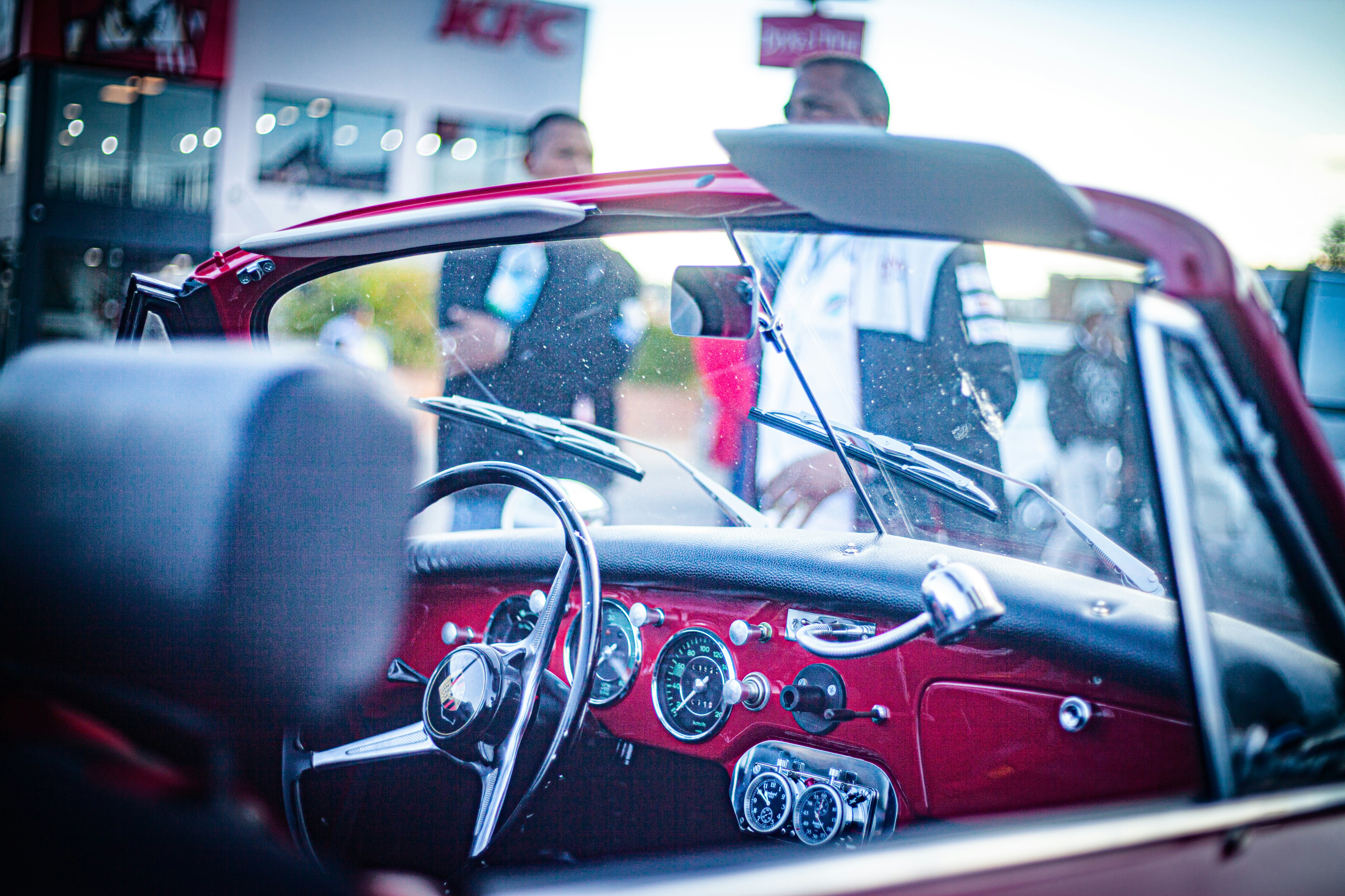 Foto Un coche descapotable rojo – Imagen Coche gratis en Unsplash