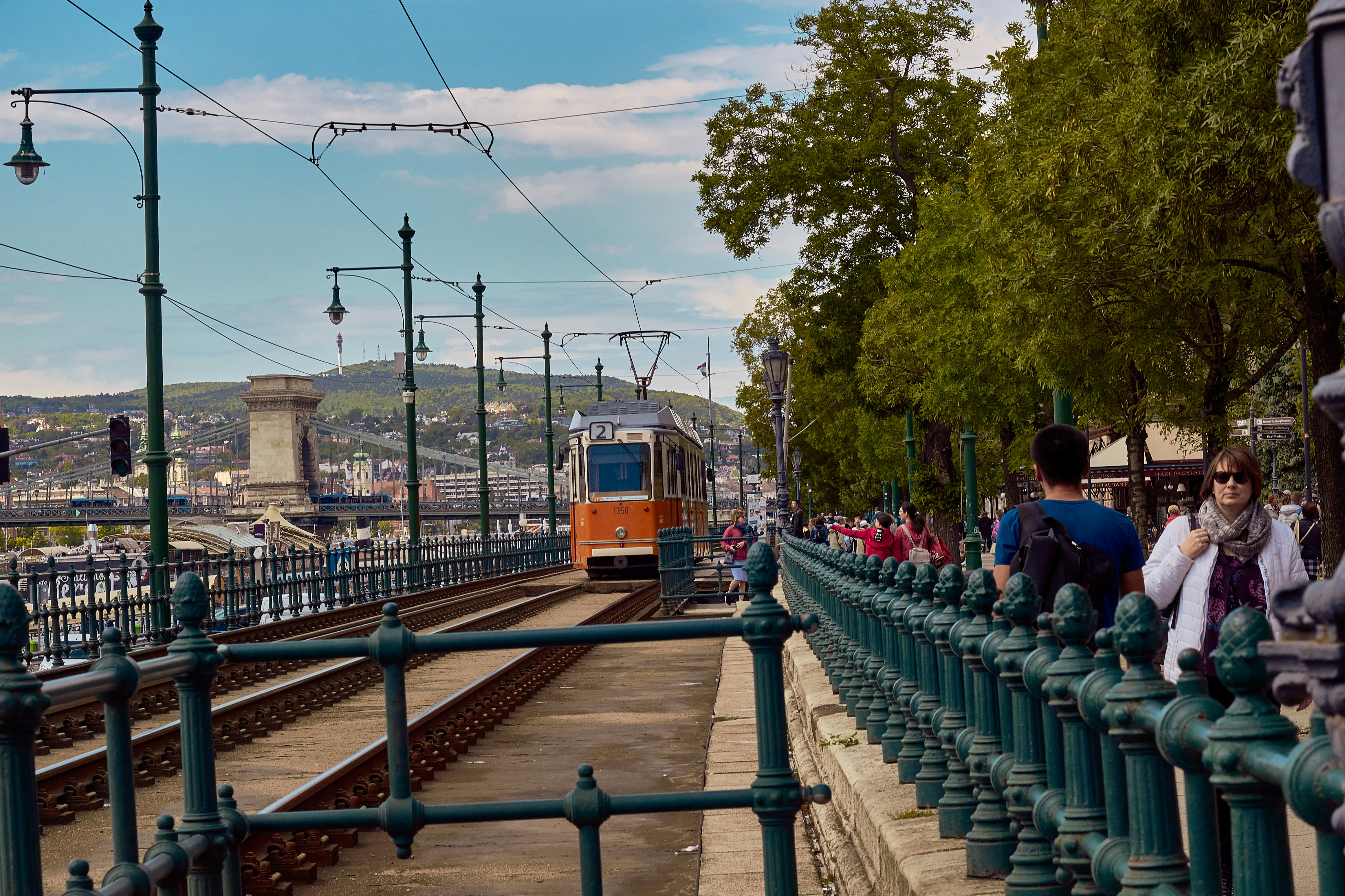A train going by a crowd of people photo – Free Budapest Image on Unsplash