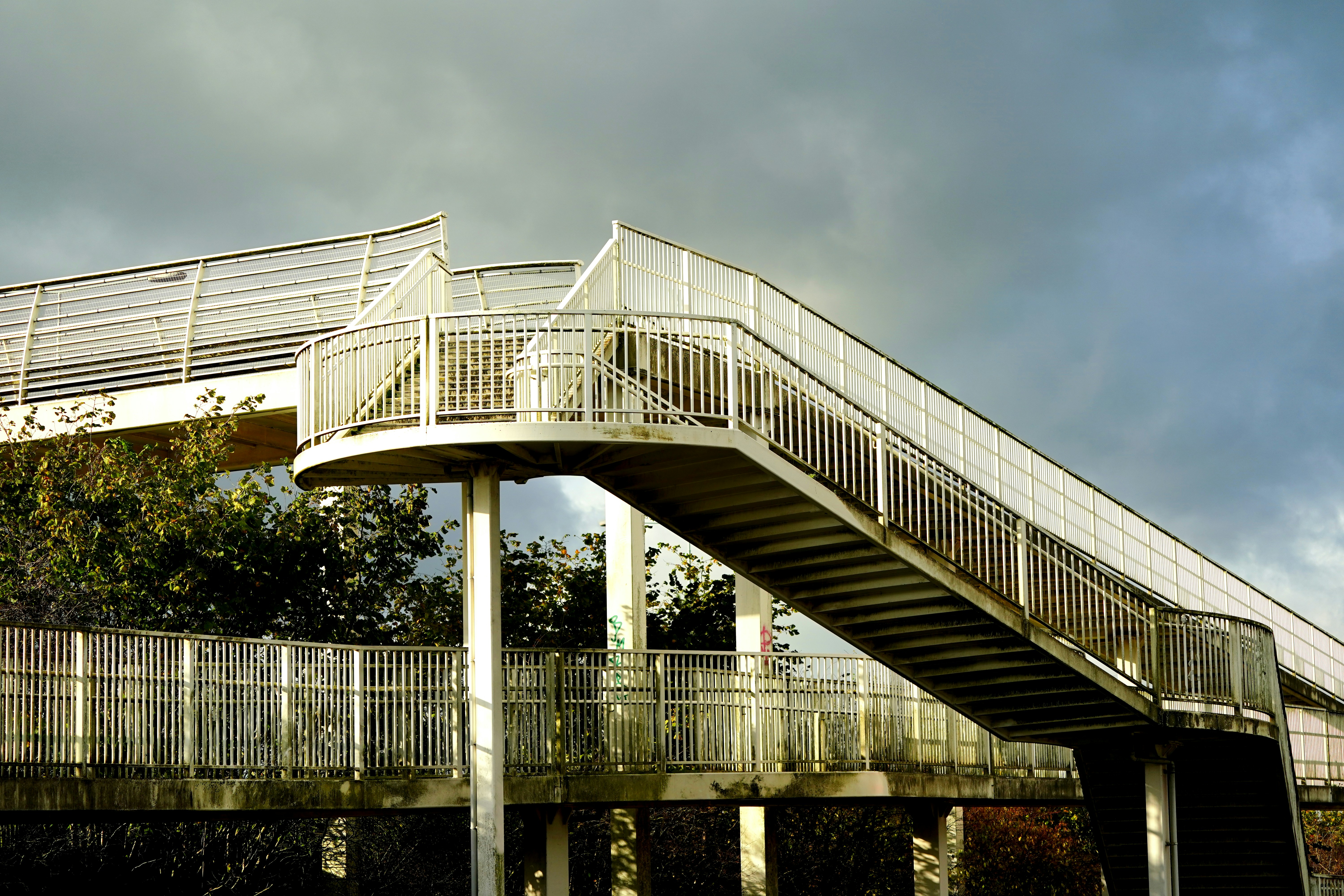 A bridge with a railing photo – Free Overpass Image on Unsplash