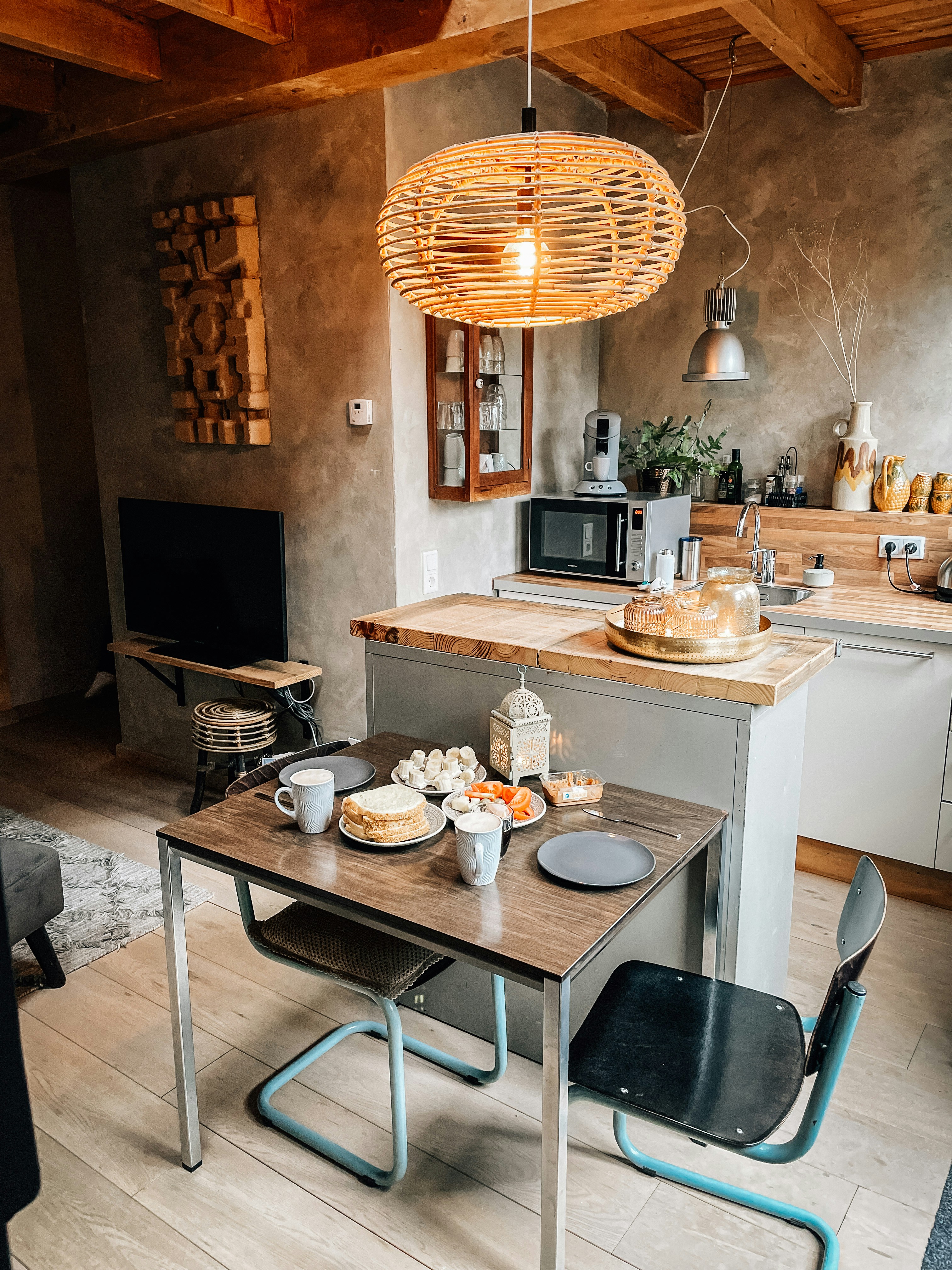 A kitchen with a table and chairs photo – Free Image on Unsplash