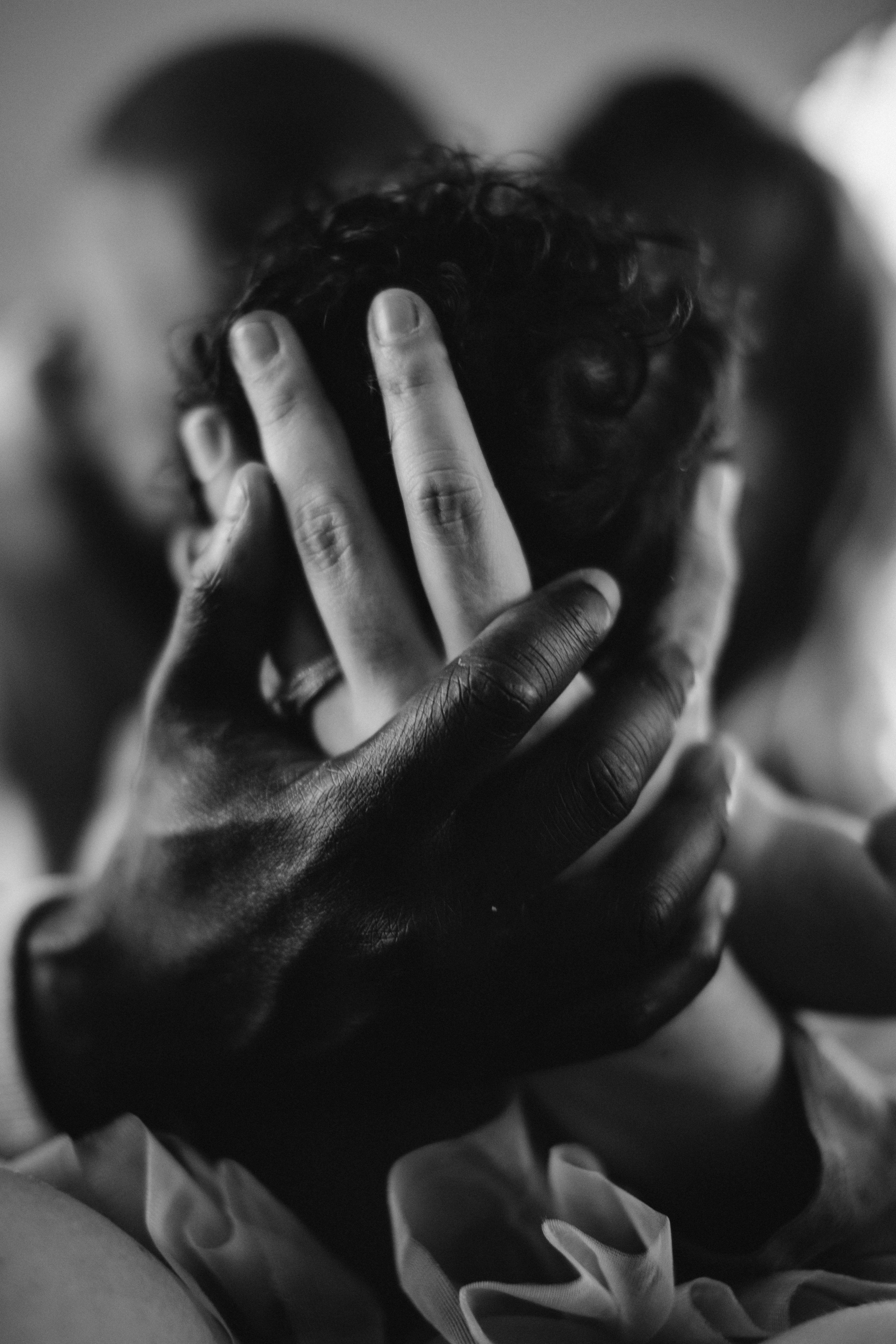 A person holding their hand up photo – Free Hands Image on Unsplash