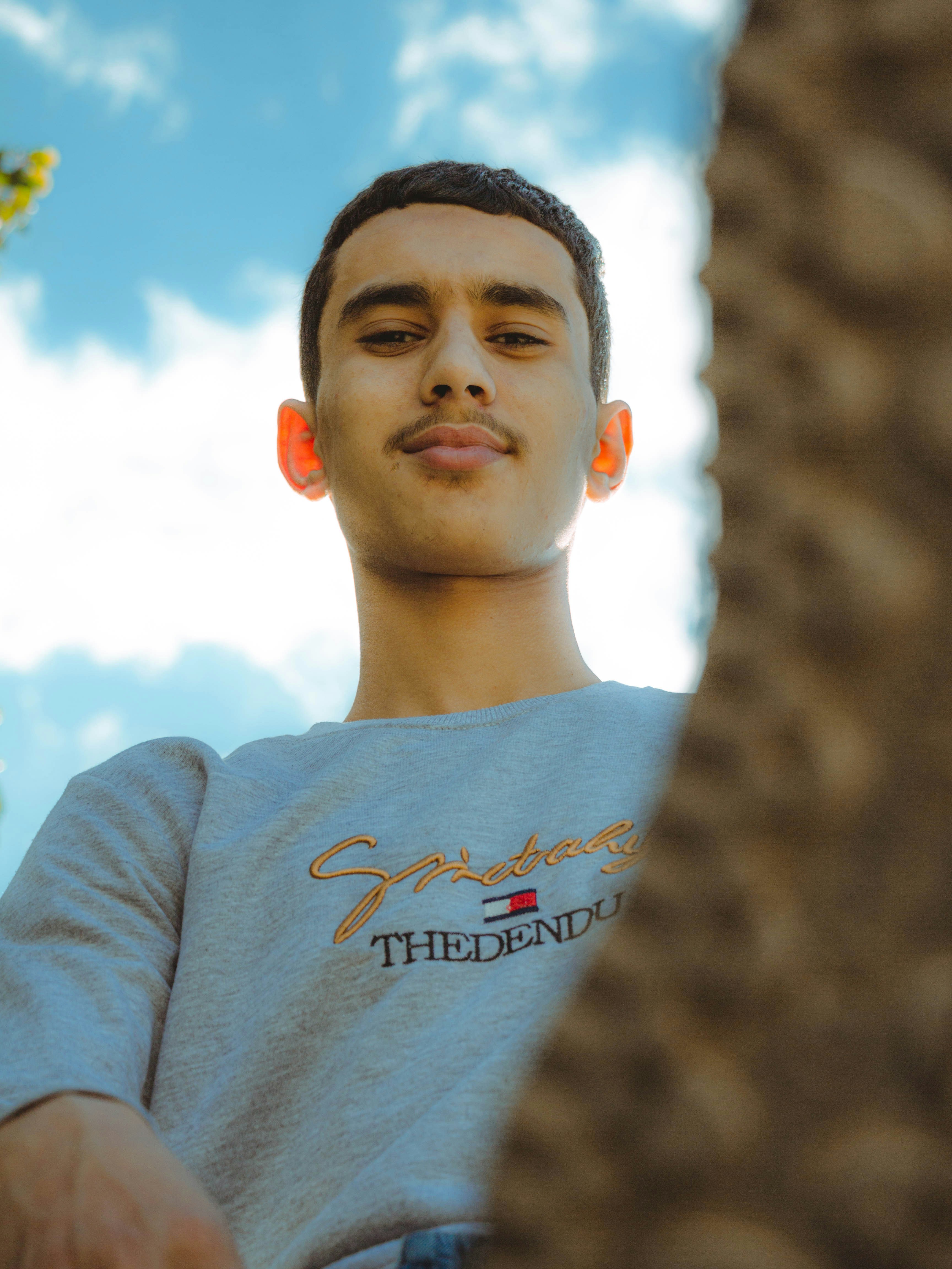 Foto Una persona posando para una foto – Imagen Trenza gratis en Unsplash