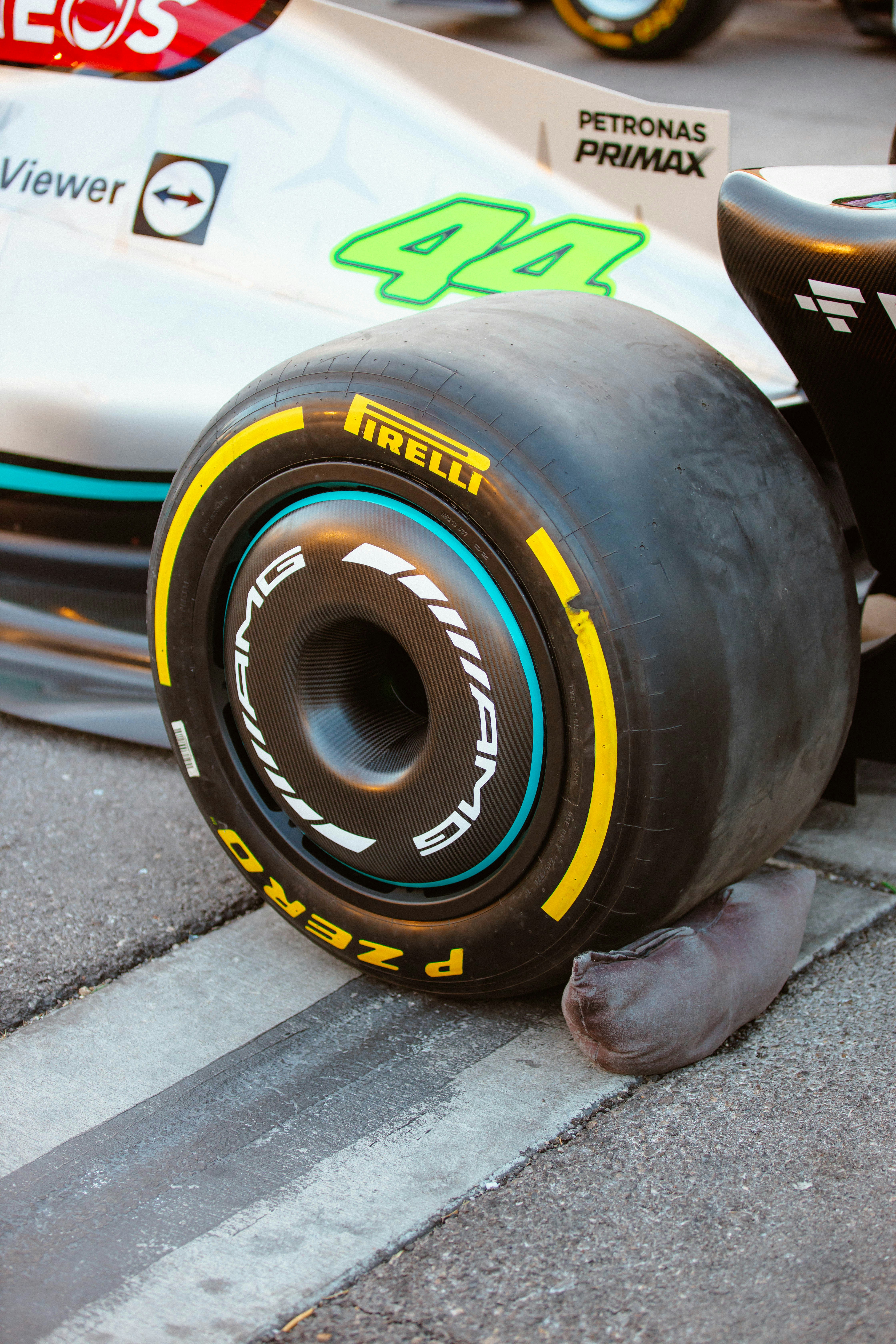 Neon 44 on the Pirelli Ring: Close-Up of a Racing Tire