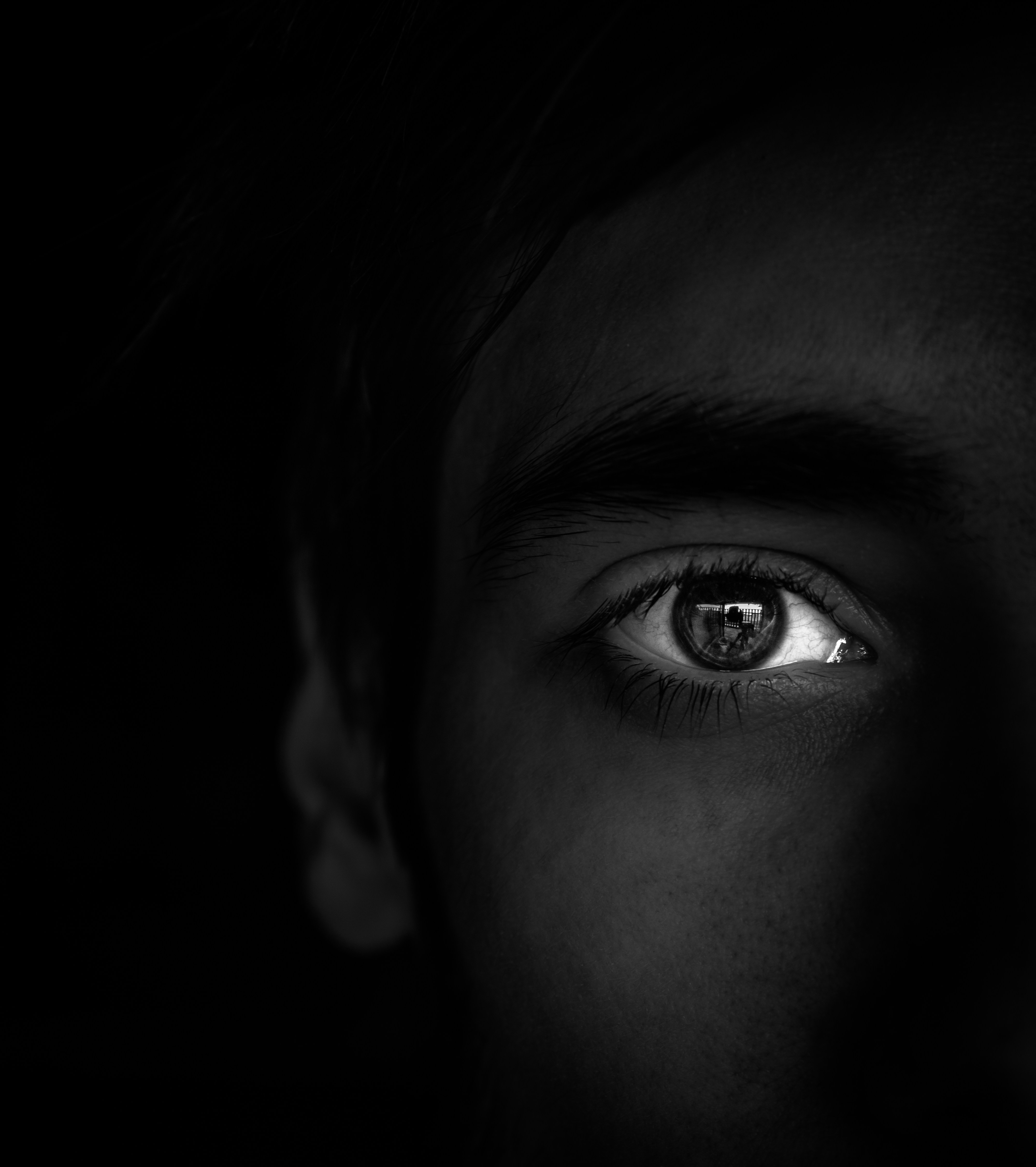 A close up of a person's eye photo – Free Portrait Image on Unsplash