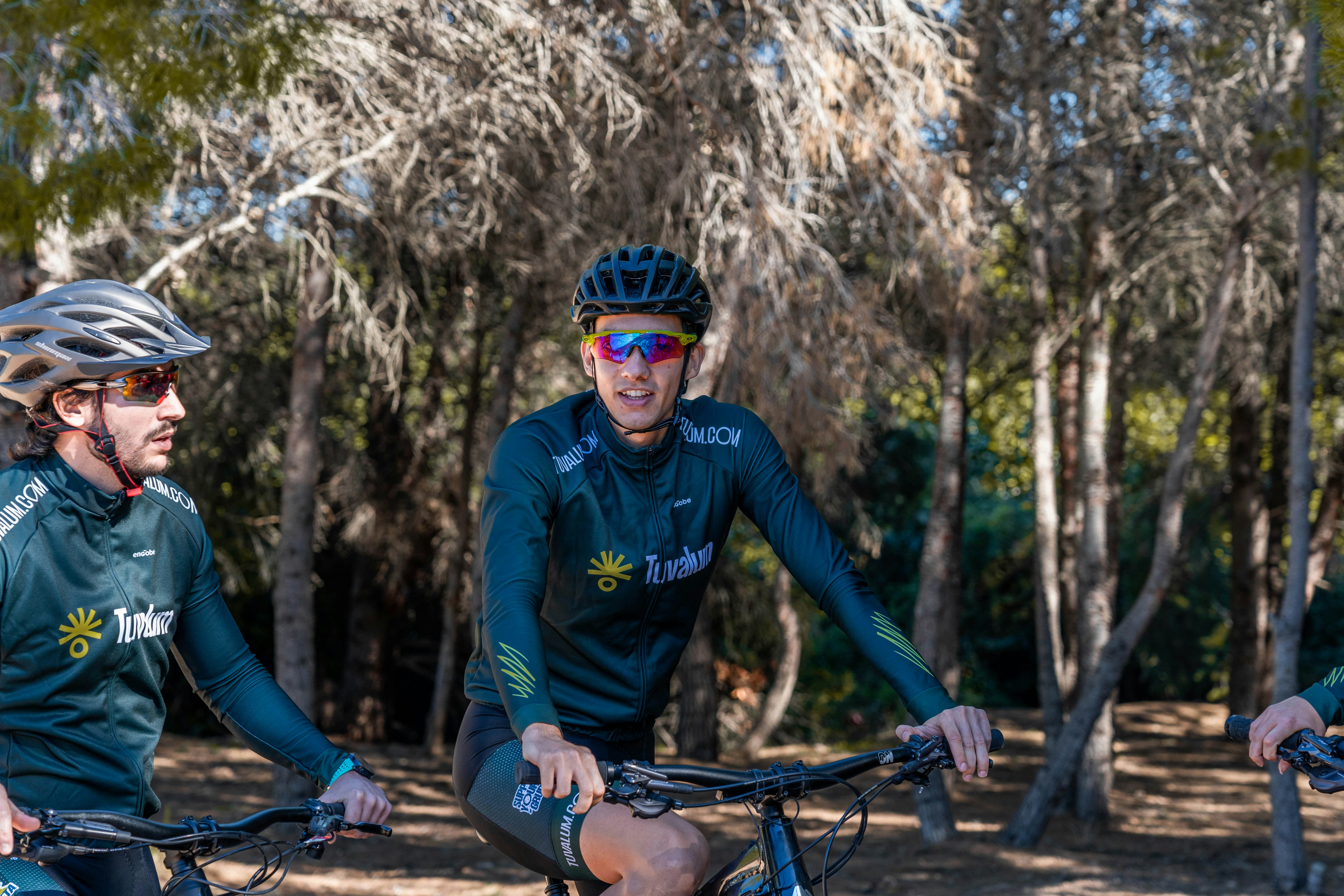 A group of men riding bikes photo – Free España Image on Unsplash