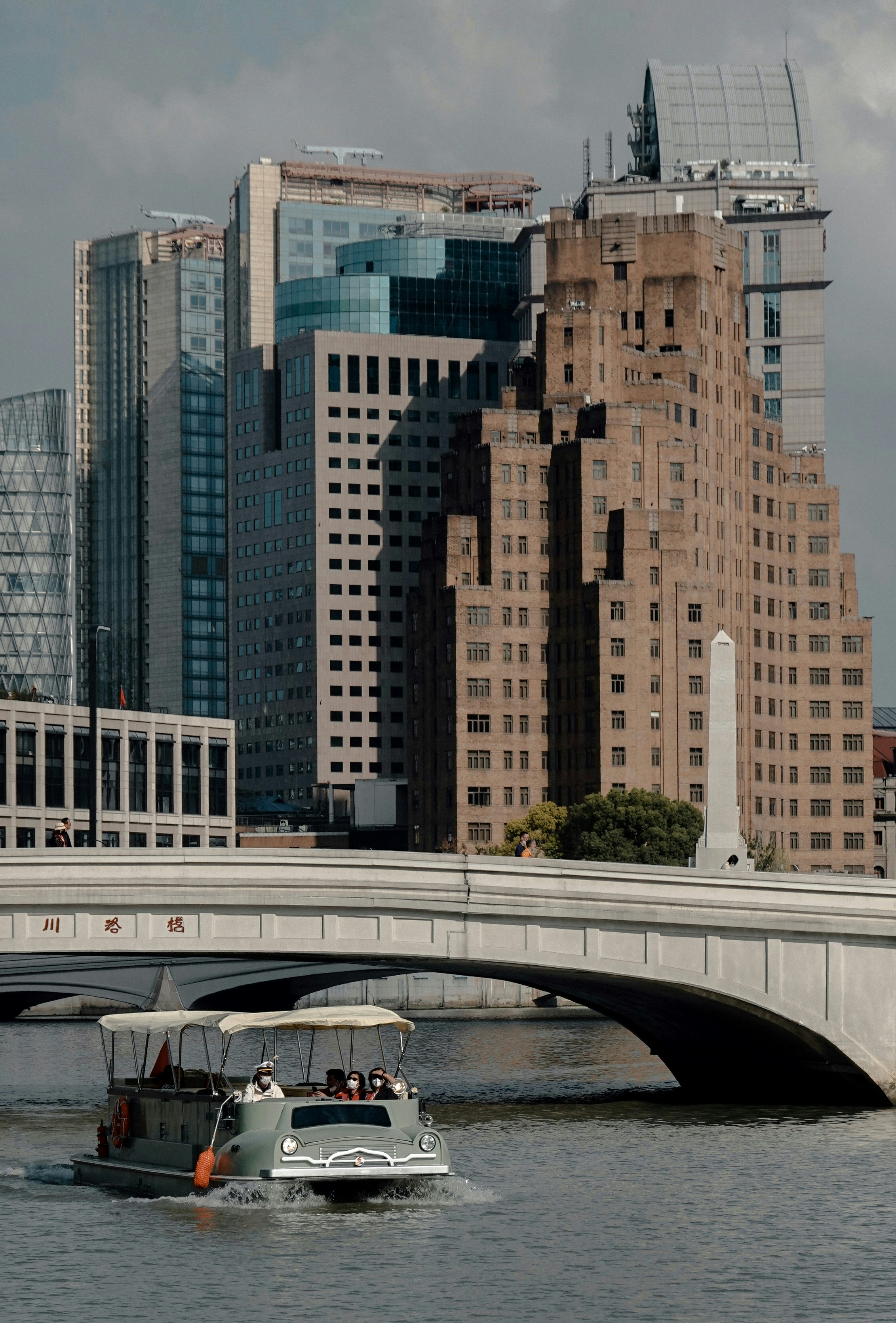 A boat on a river in front of a city photo – Free City Image on Unsplash