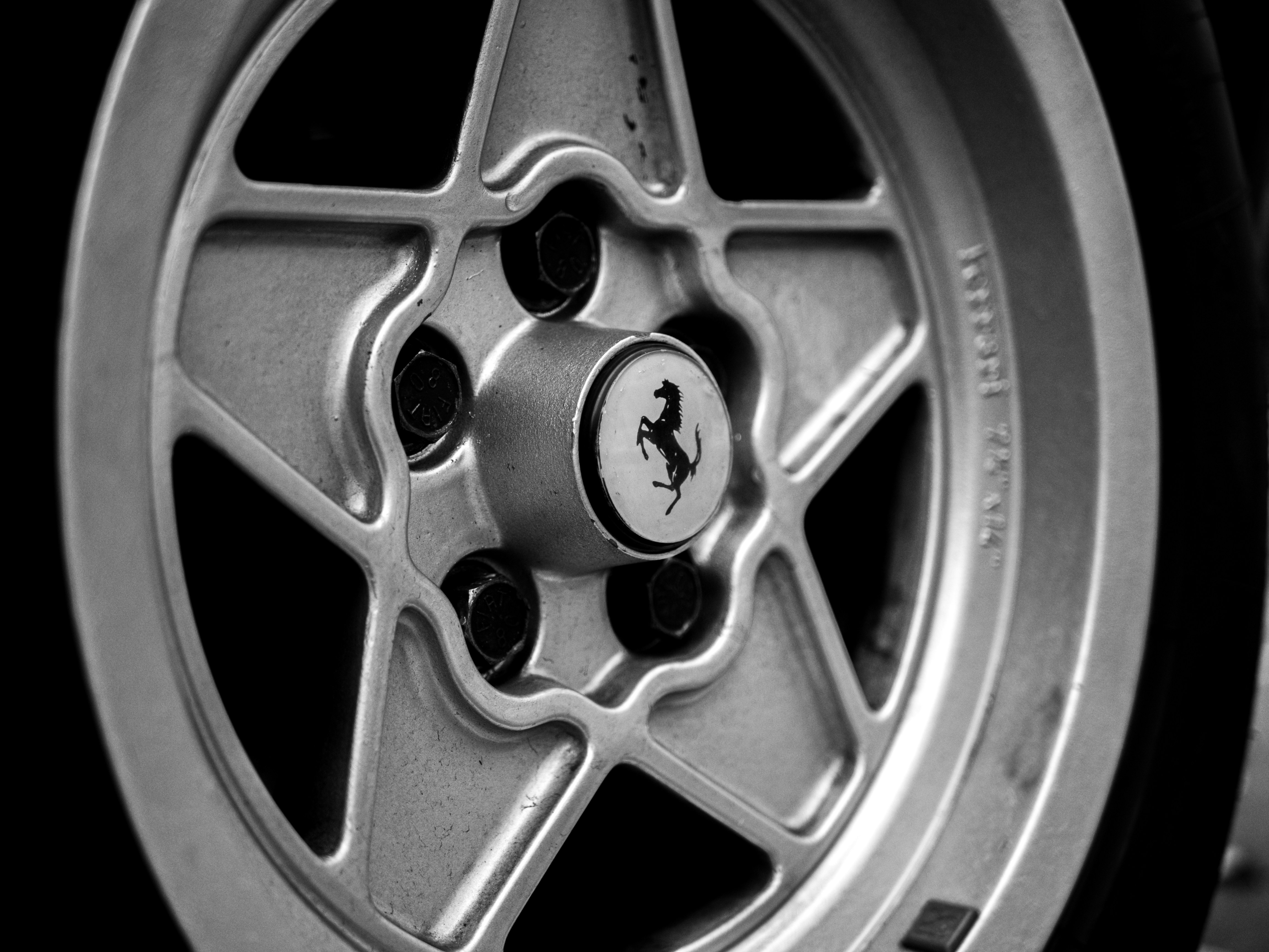 Ferrari Emblem Centered: A Close-Up of a Metal Wheel Cap