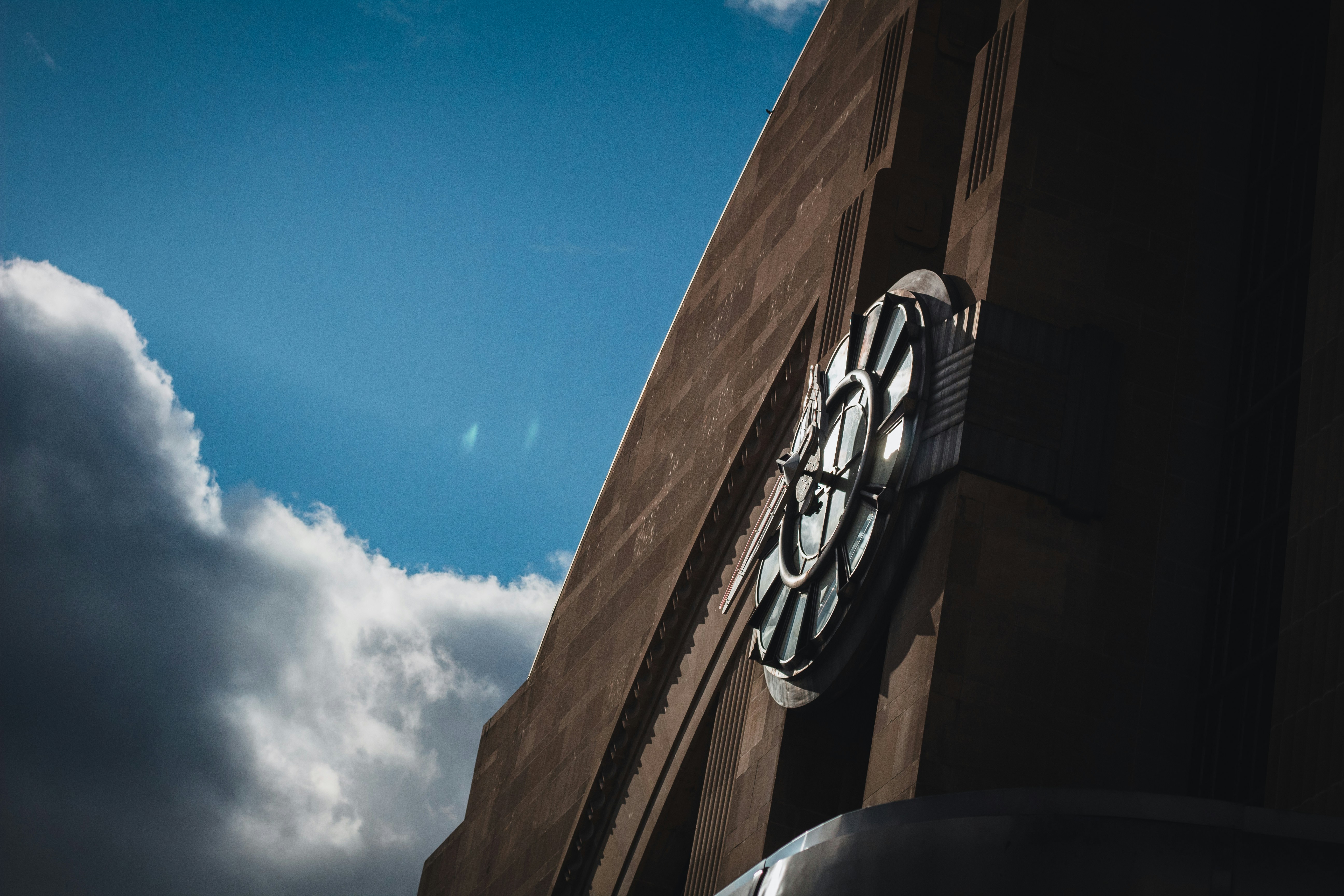 A large clock on a tower photo – Free Cincinnati Image on Unsplash