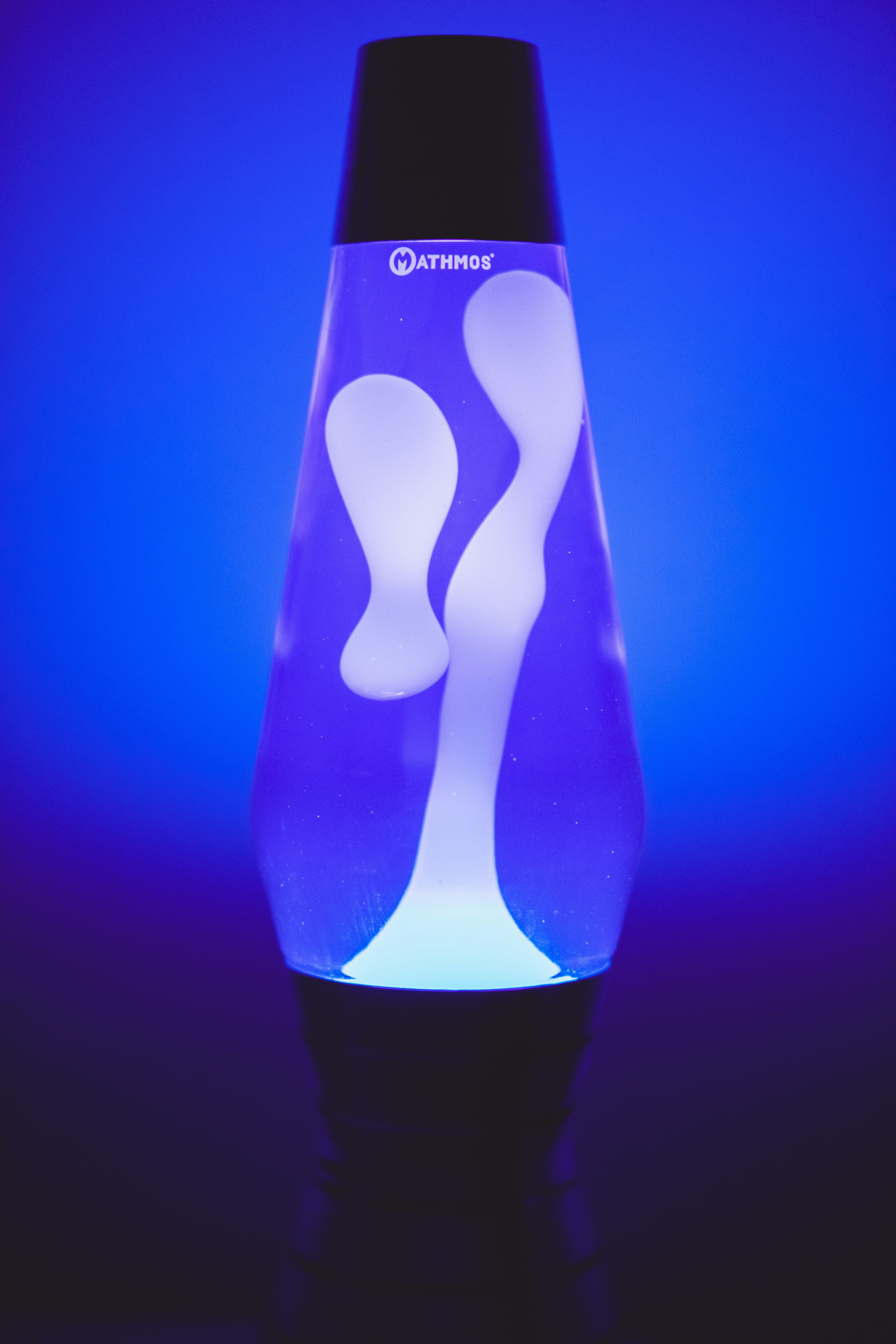 💡 My first Lava Lamp from MATHMOS®...it was well worth the money. It's the most relaxing thing I've ever seen...😅😍😭💜💙 Made in UK.🇬🇧Victor Serban
