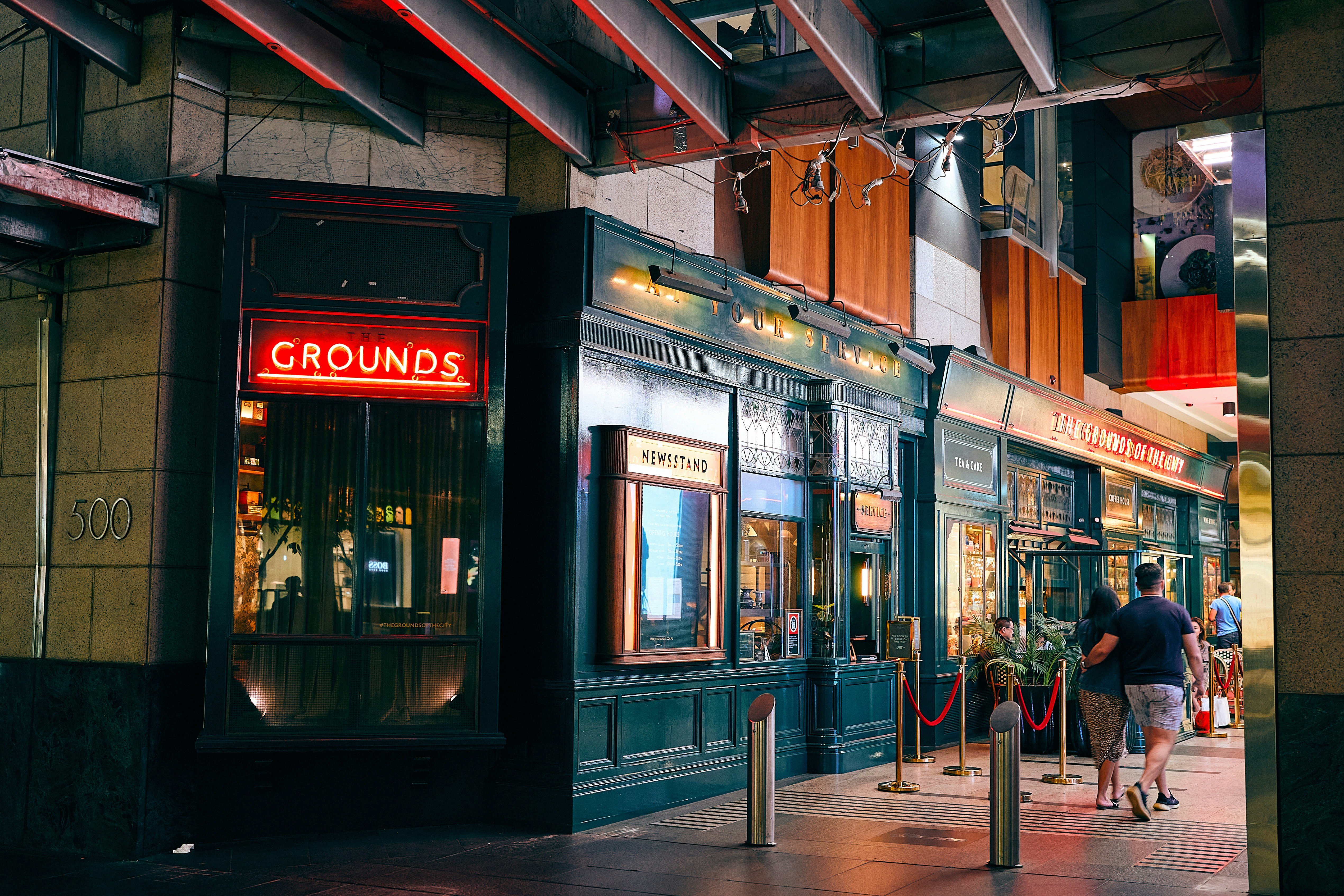 A store front with people walking by photo – Free Sydney nsw Image on Unsplash