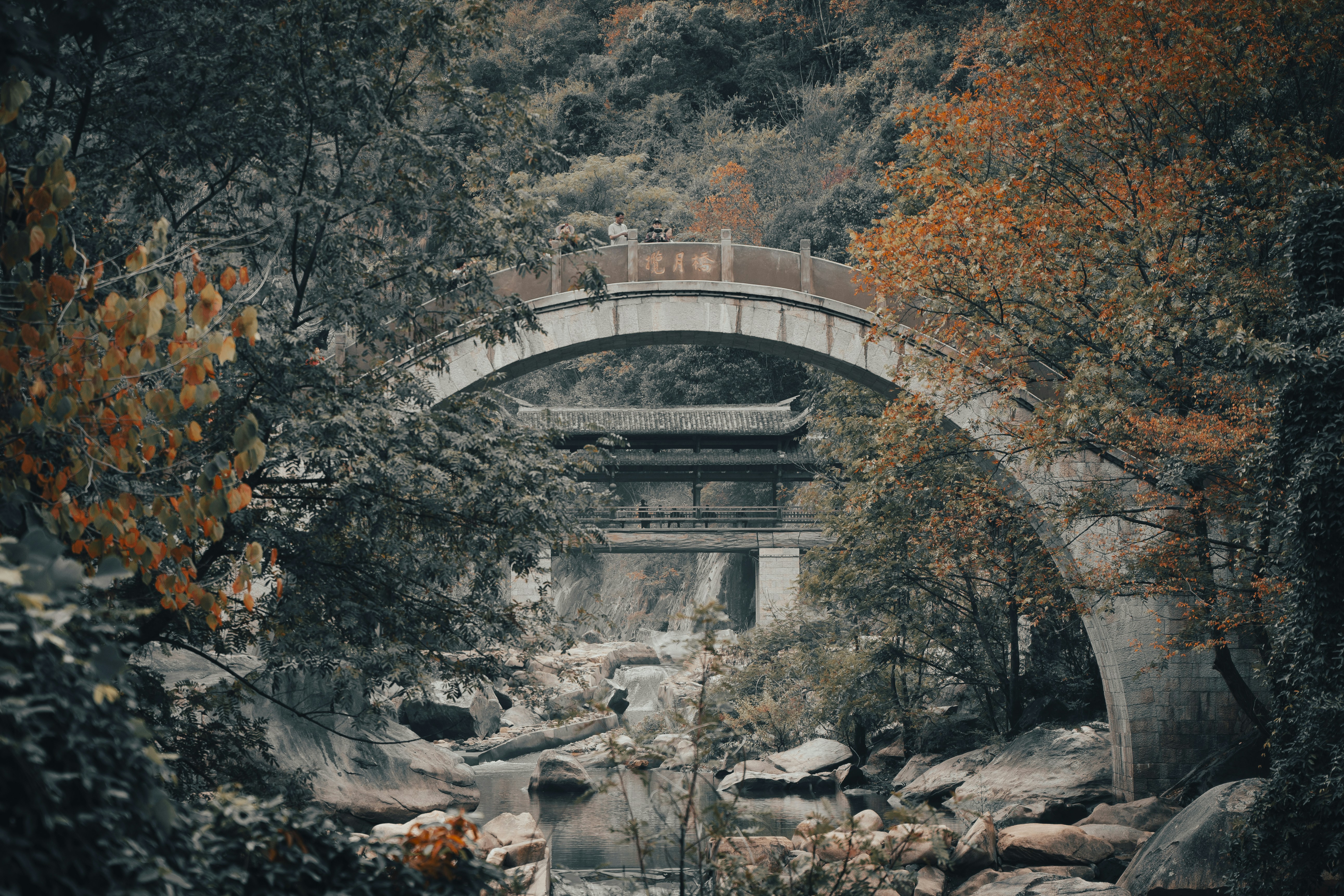 Arch of Quiet Autumn: A Stone Bridge Framed by Fall Colors