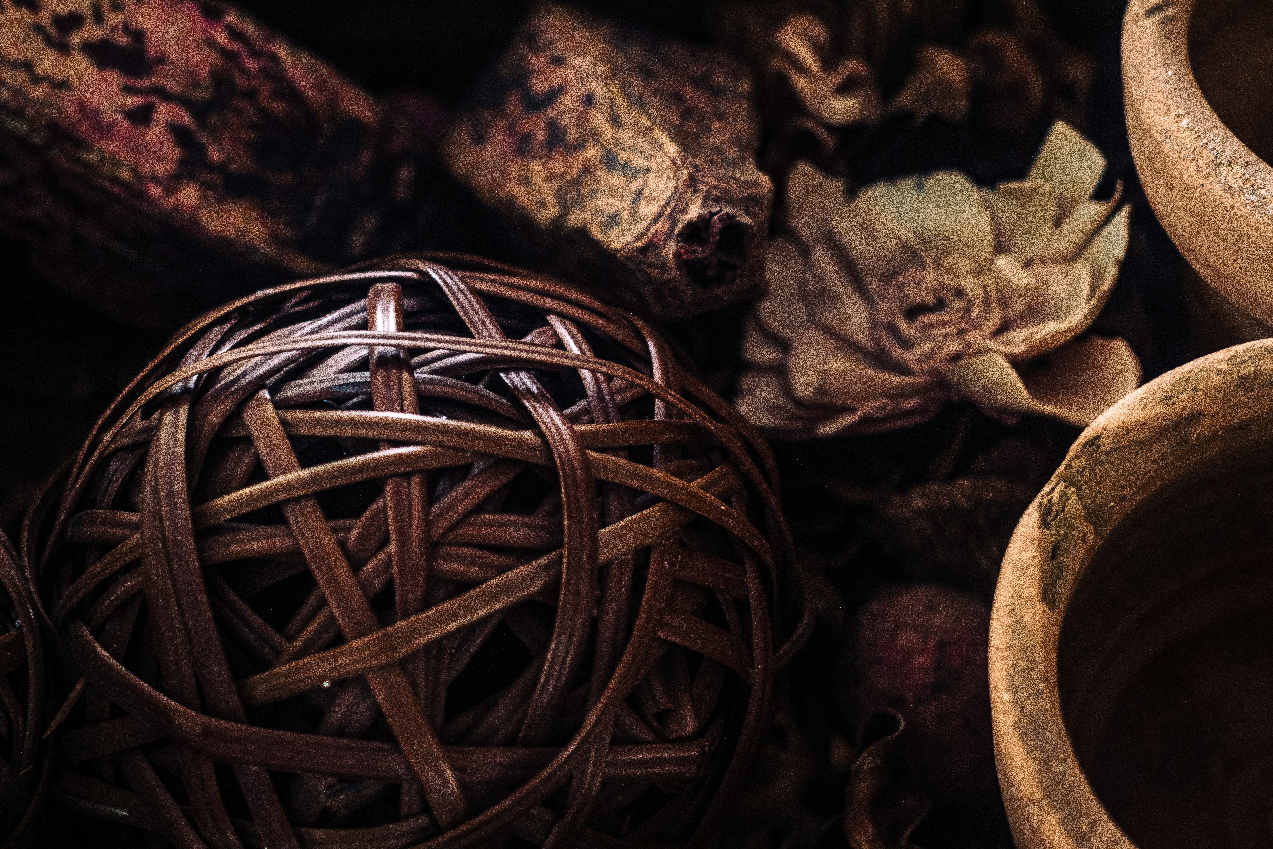 Braided Sphere Among Earthen Echoes