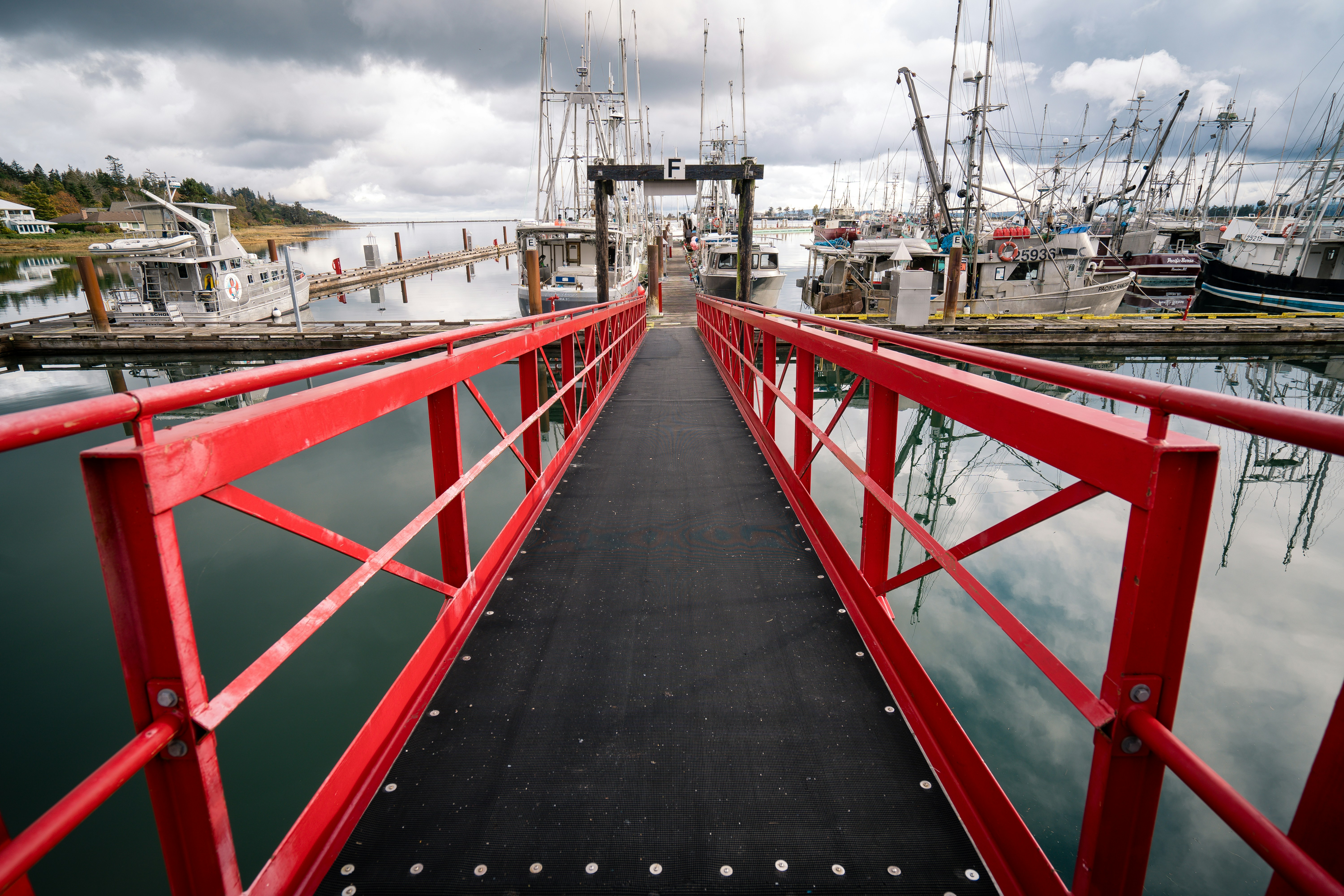 A red bridge with a red railing photo – Free Comox Image on Unsplash