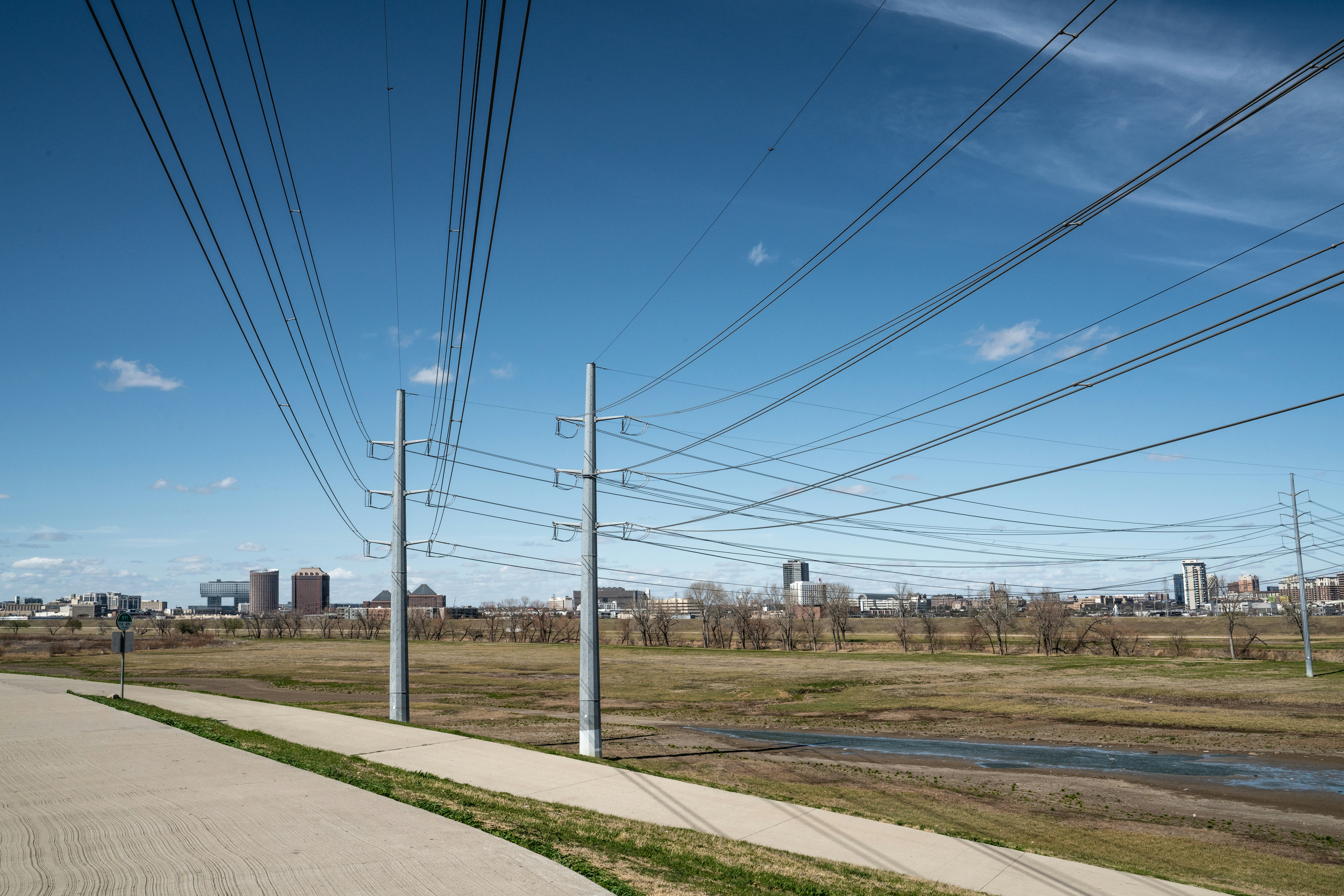 Power lines over a road photo – Free Utility pole Image on Unsplash