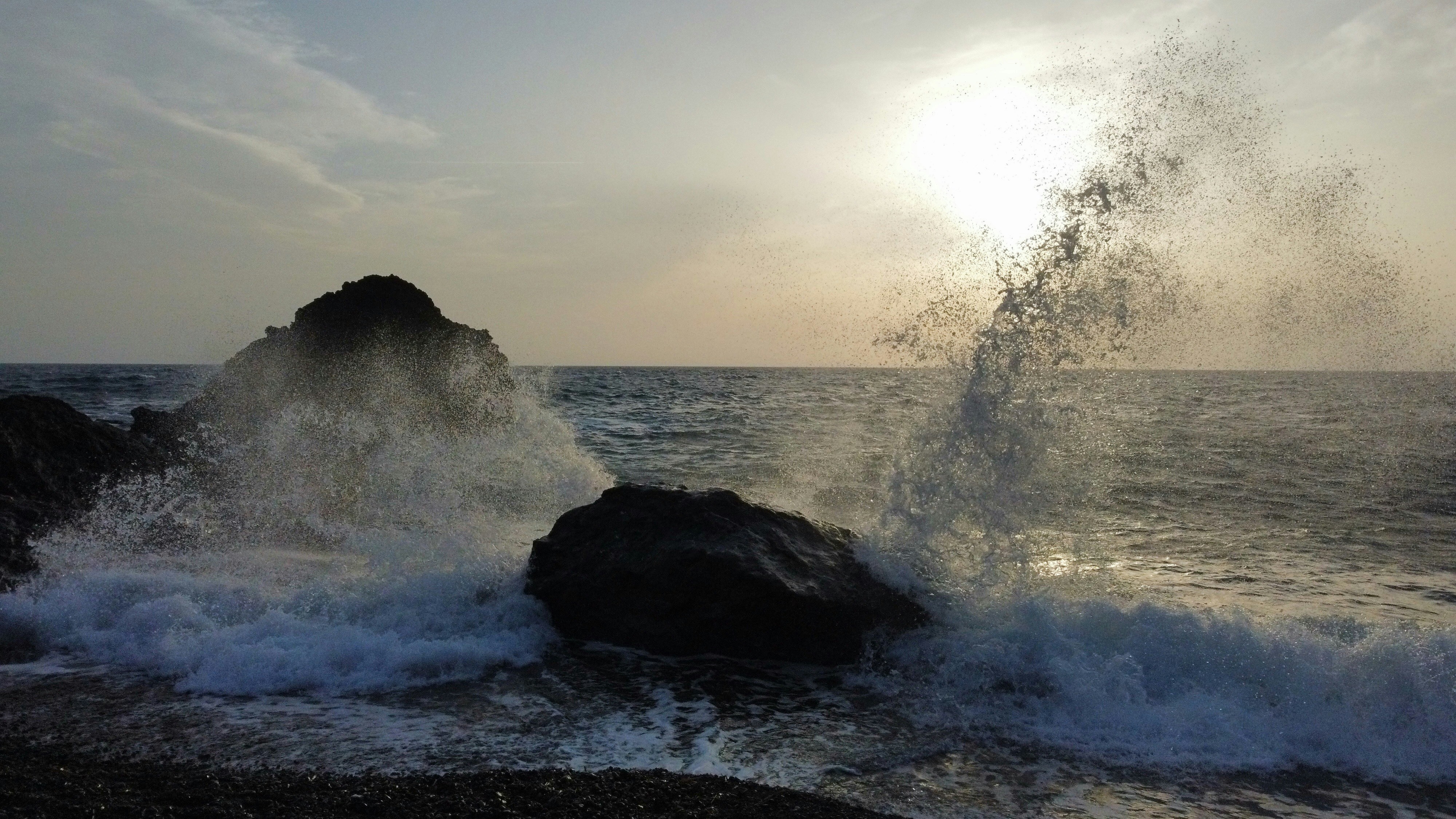 Waves crashing against rocks photo – Free Rock Image on Unsplash