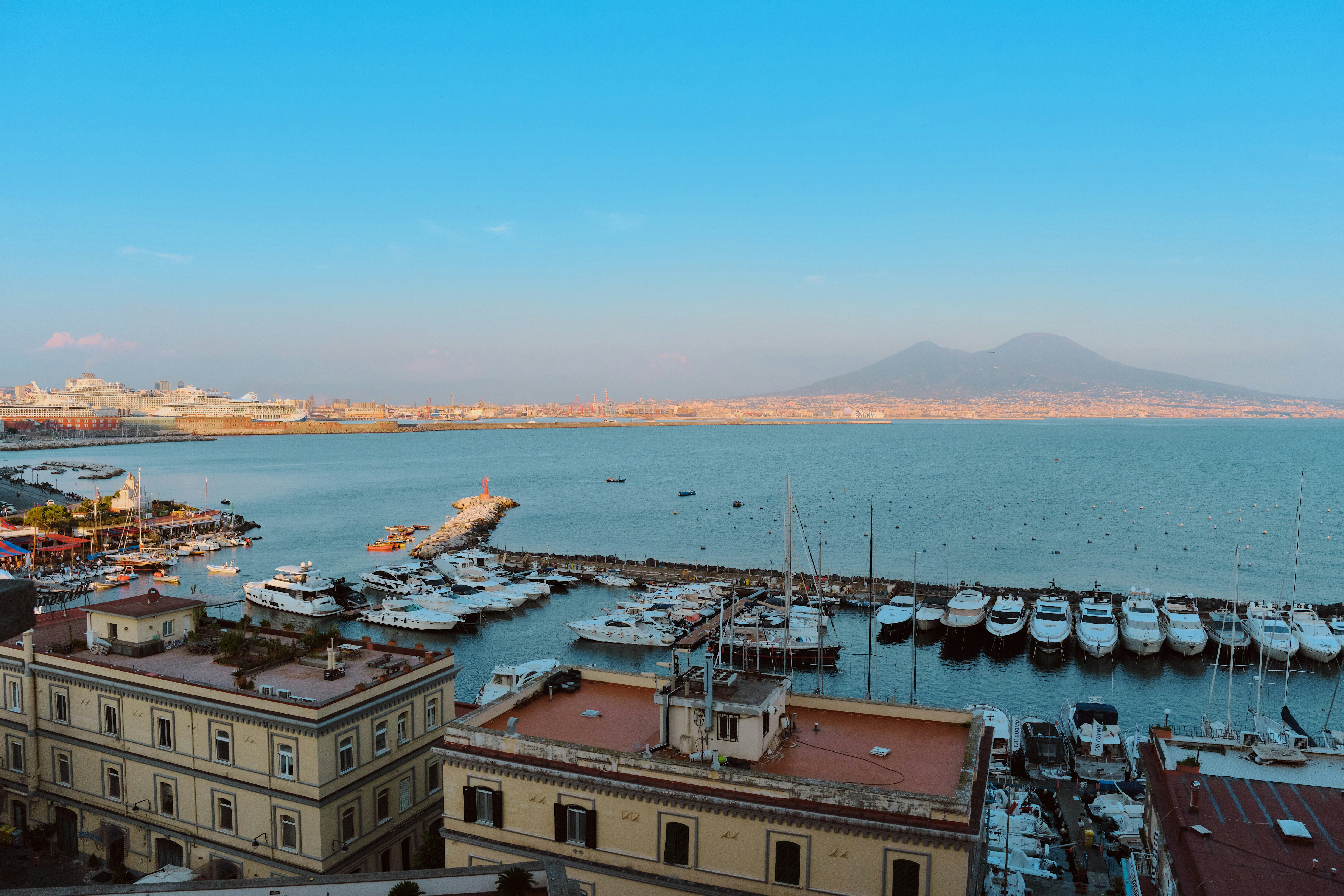 A harbor full of boats photo – Free Napoli Image on Unsplash