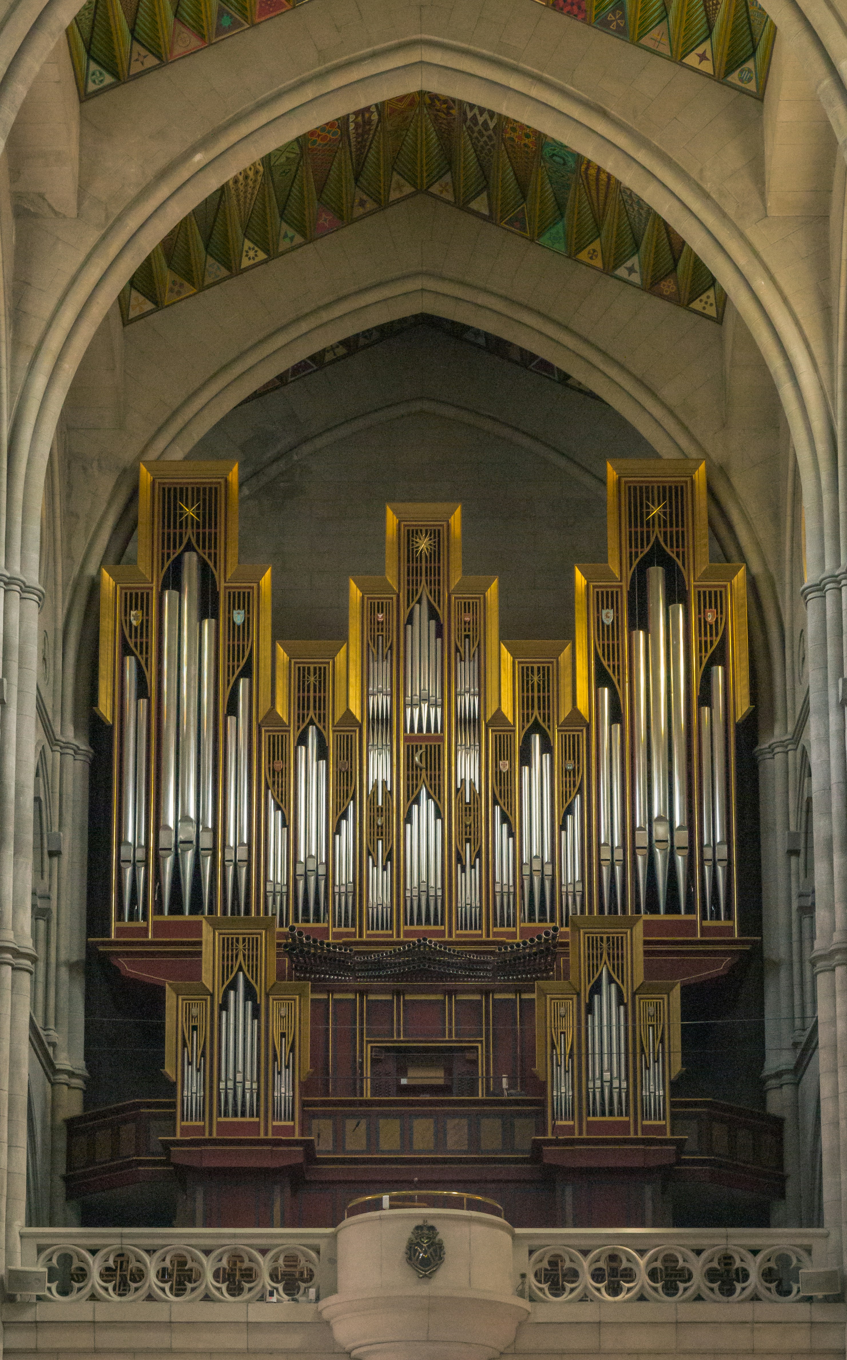 A large pipe organ in a large building photo – Free Spain Image on Unsplash
