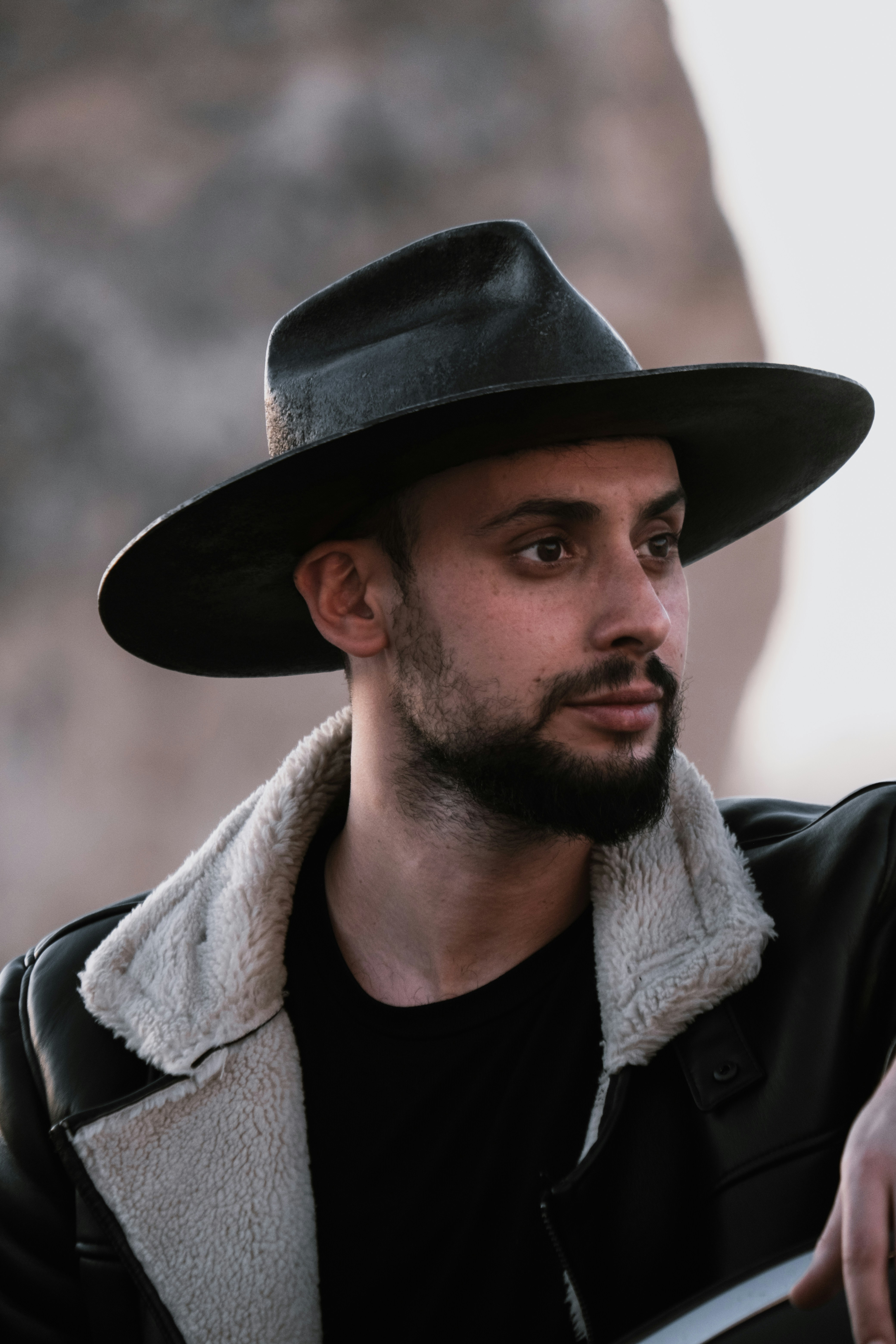 A man wearing a hat photo – Free Portrait Image on Unsplash