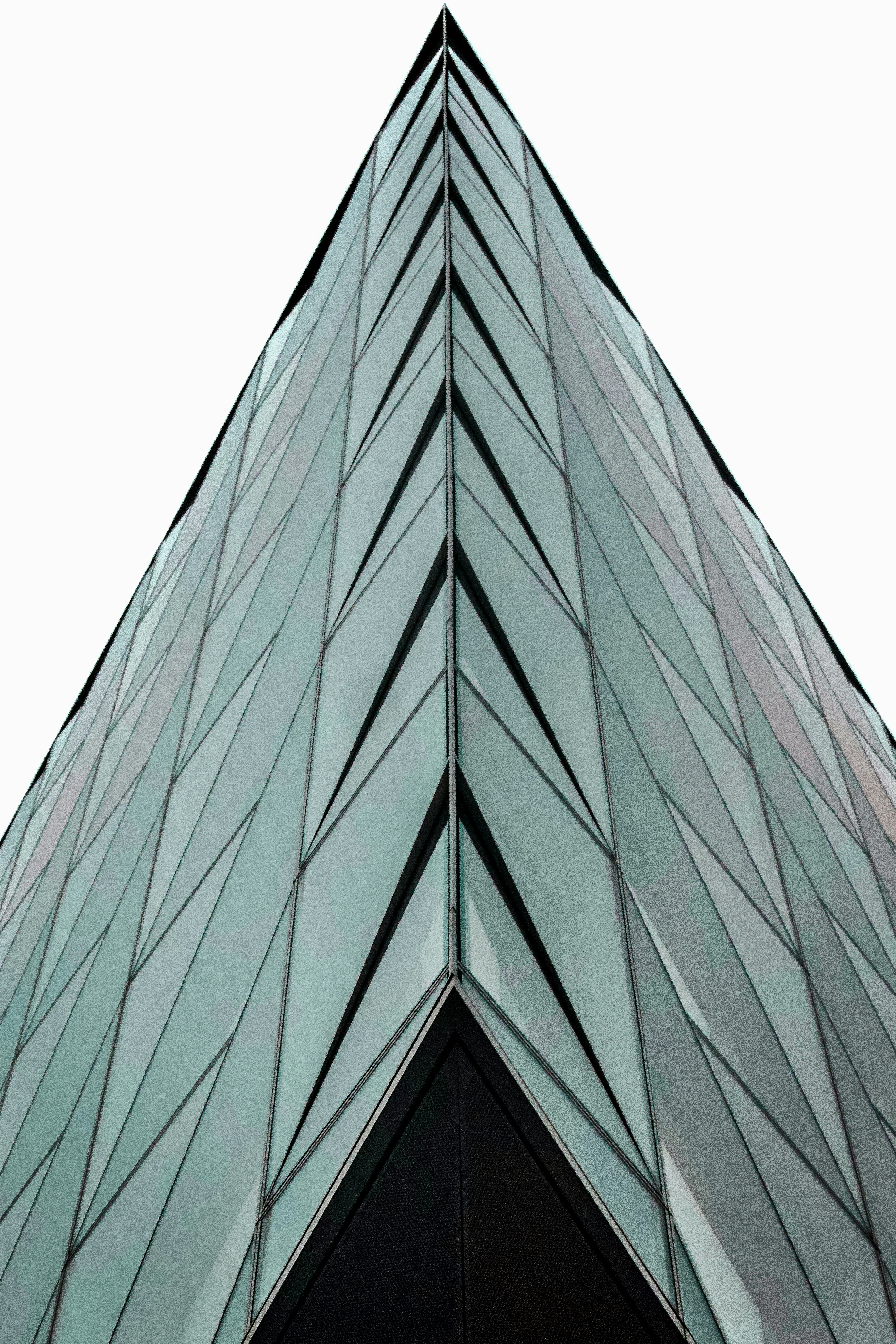 Un grand bâtiment avec une grande tour photo – Photo JT International ...