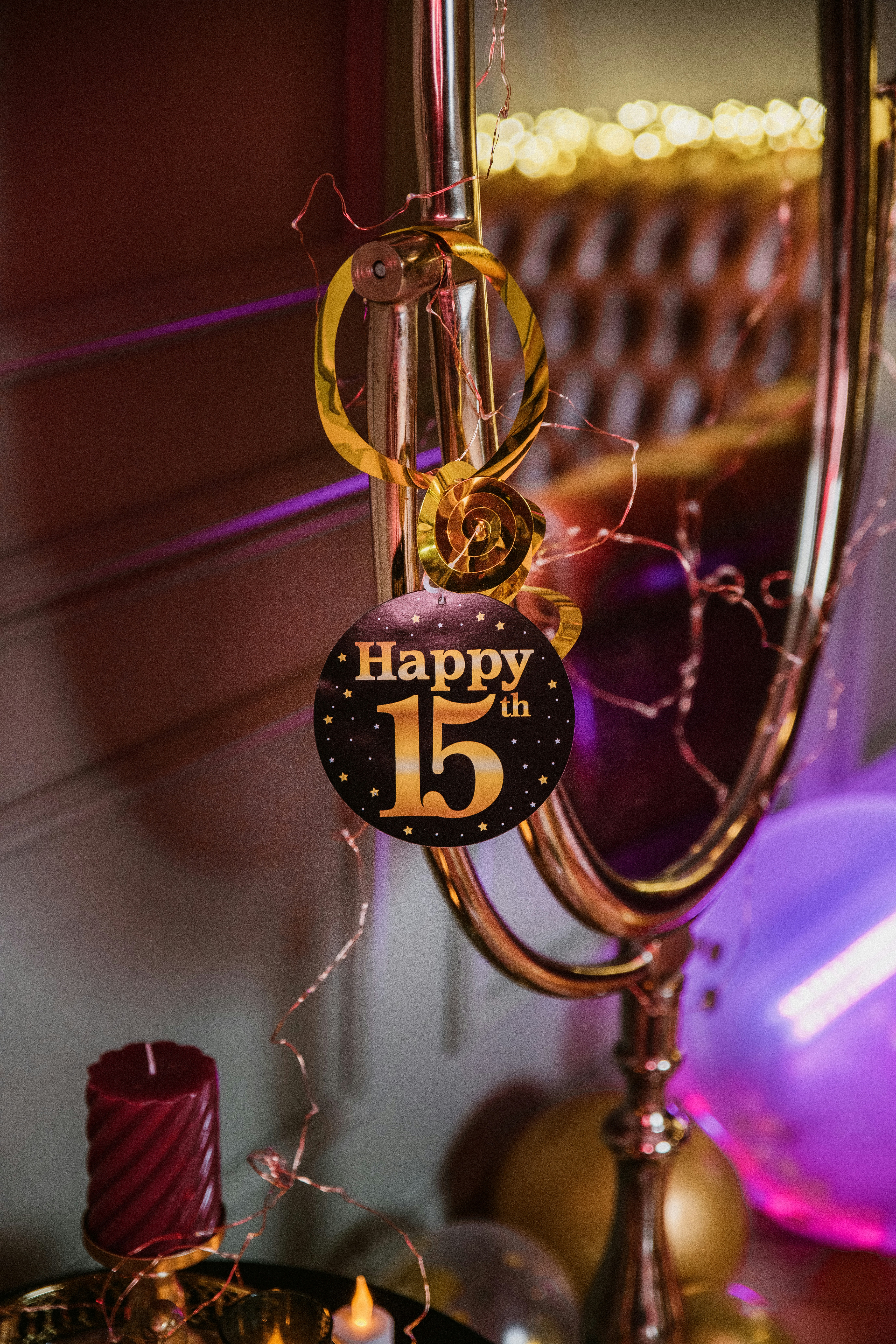 Eine Trophäe mit einer Nummer darauf Foto – Kostenloses Bild zum Thema ...