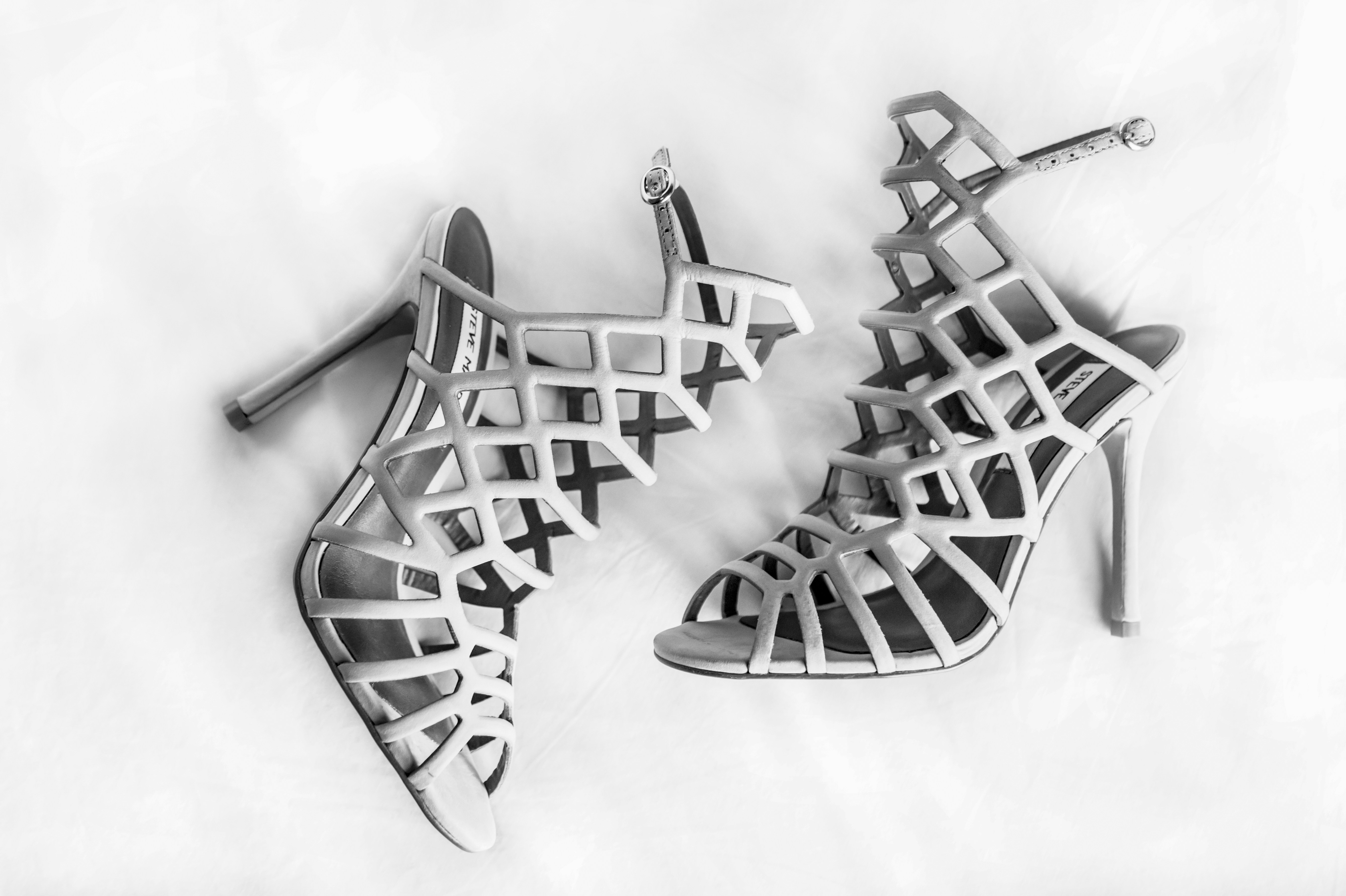 A pair of black and white sneakers photo – Free Shoe Image on Unsplash