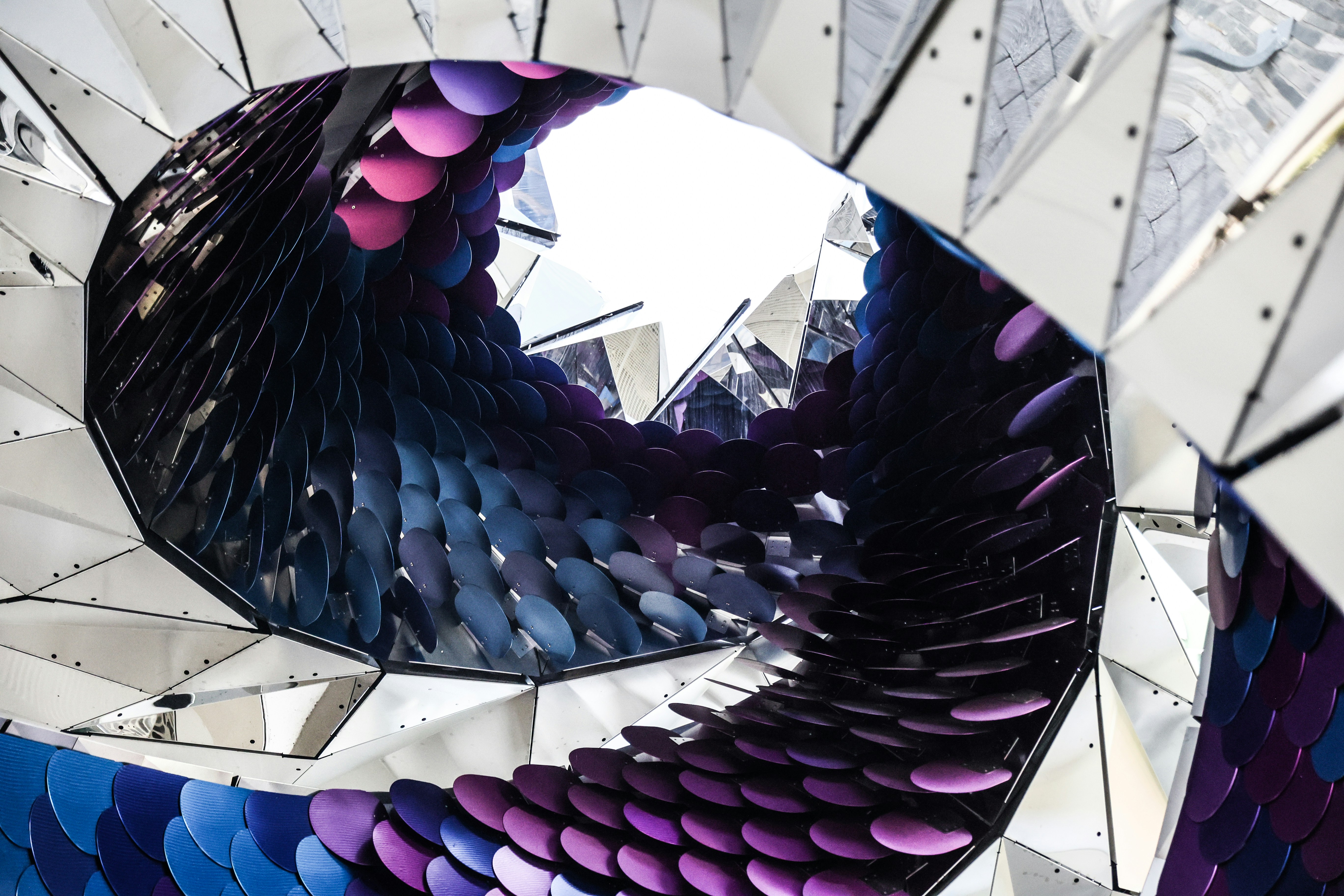 Spiral chamber of chromatic scales