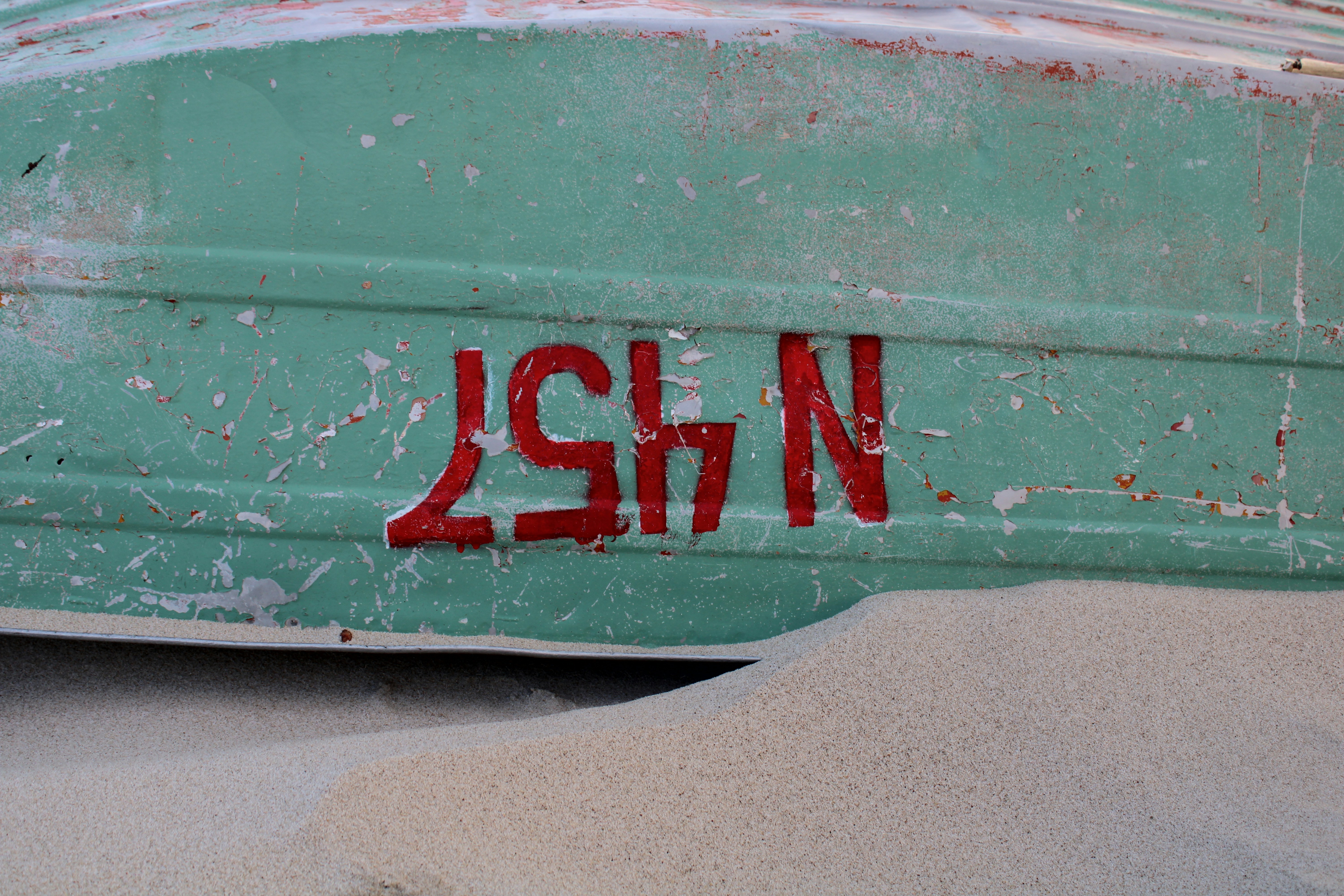 A green wall with red text photo – Free Nida Image on Unsplash