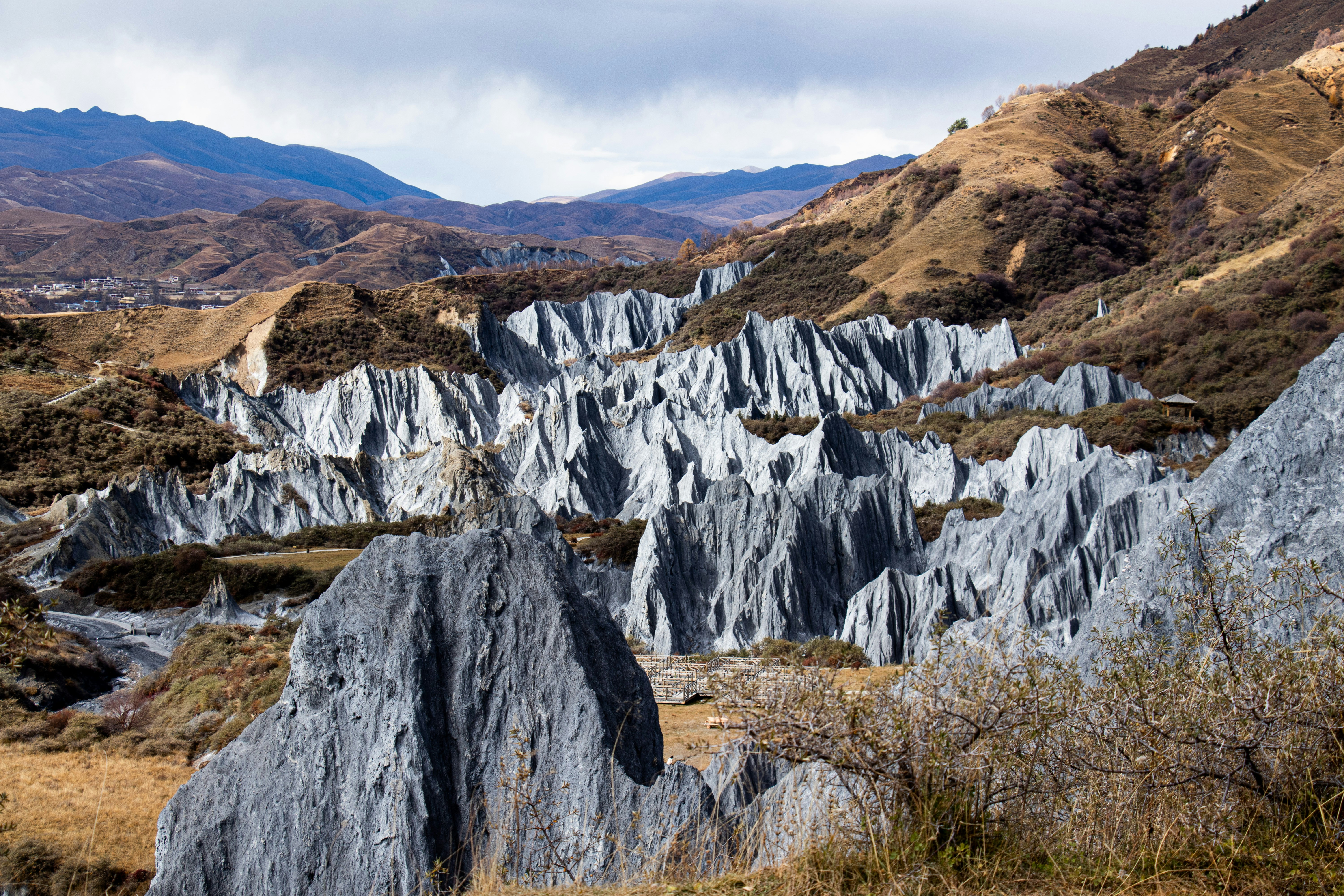 Razor-Ridge Badlands: Needle-Like Chalk Formations Under Open Skies