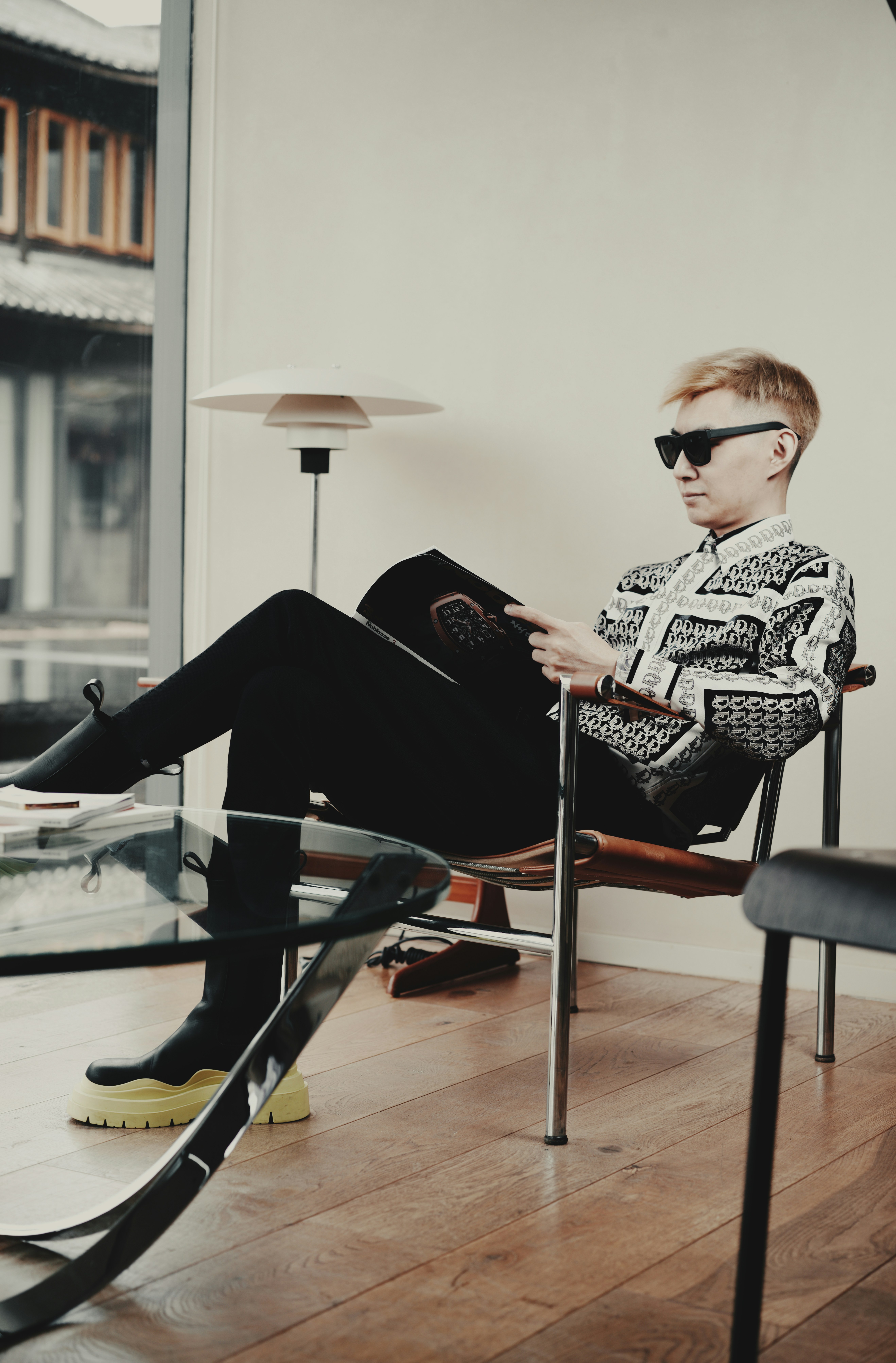 Reading Relaxed: Modernist Style in a Quiet Studio