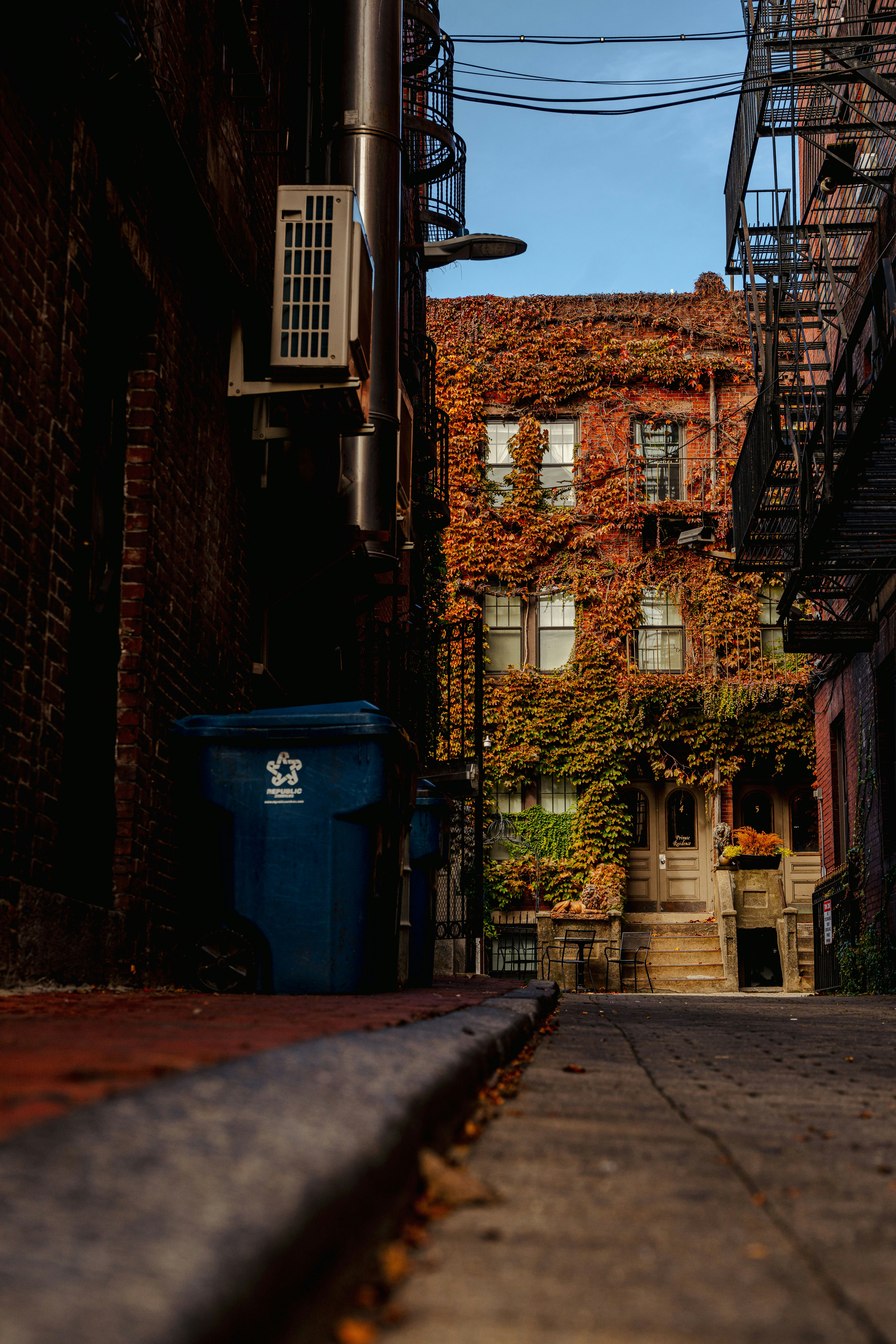 A blue garbage can on a street photo – Free Boston Image on Unsplash
