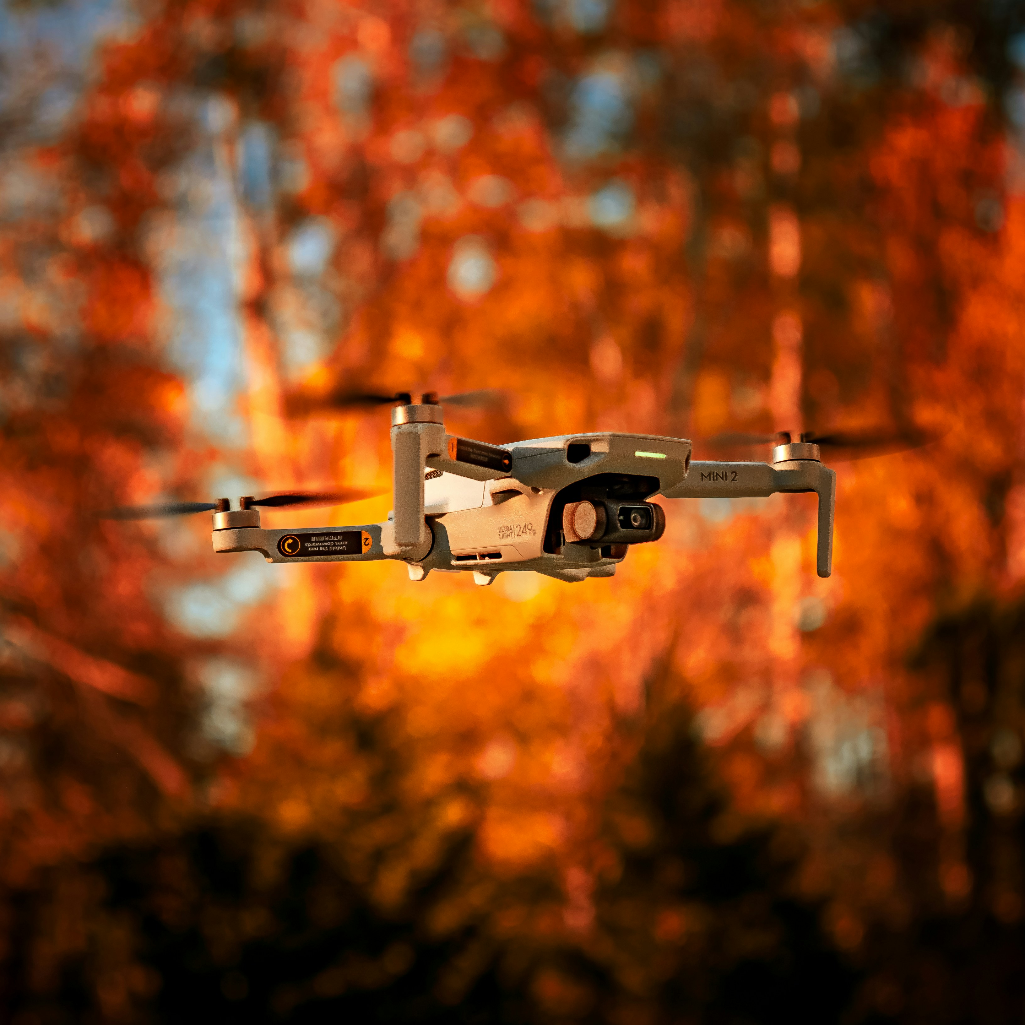 A drone flying through the air photo – Free Drone camera Image on Unsplash