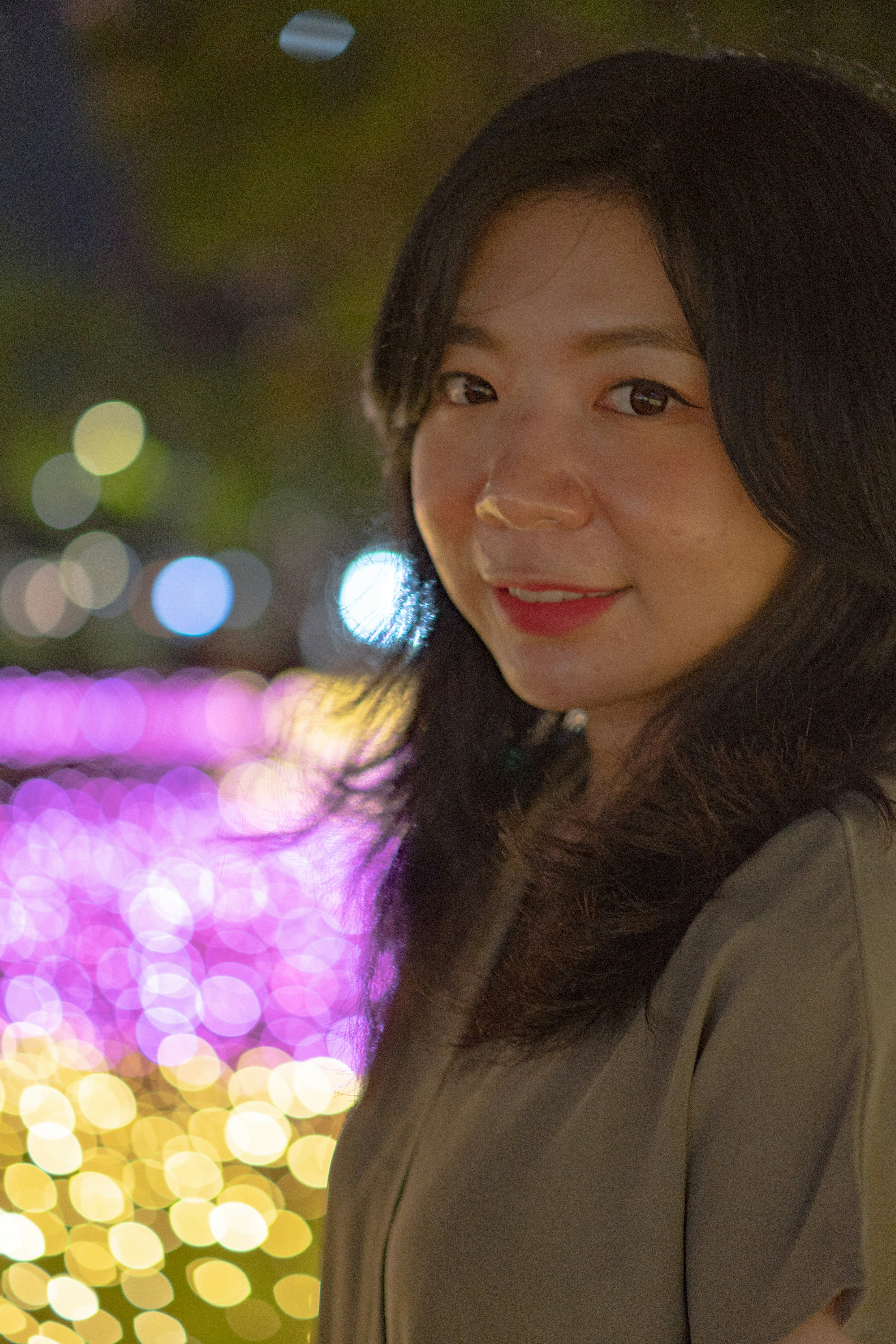 A woman smiling at the camera photo – Free Female Image on Unsplash