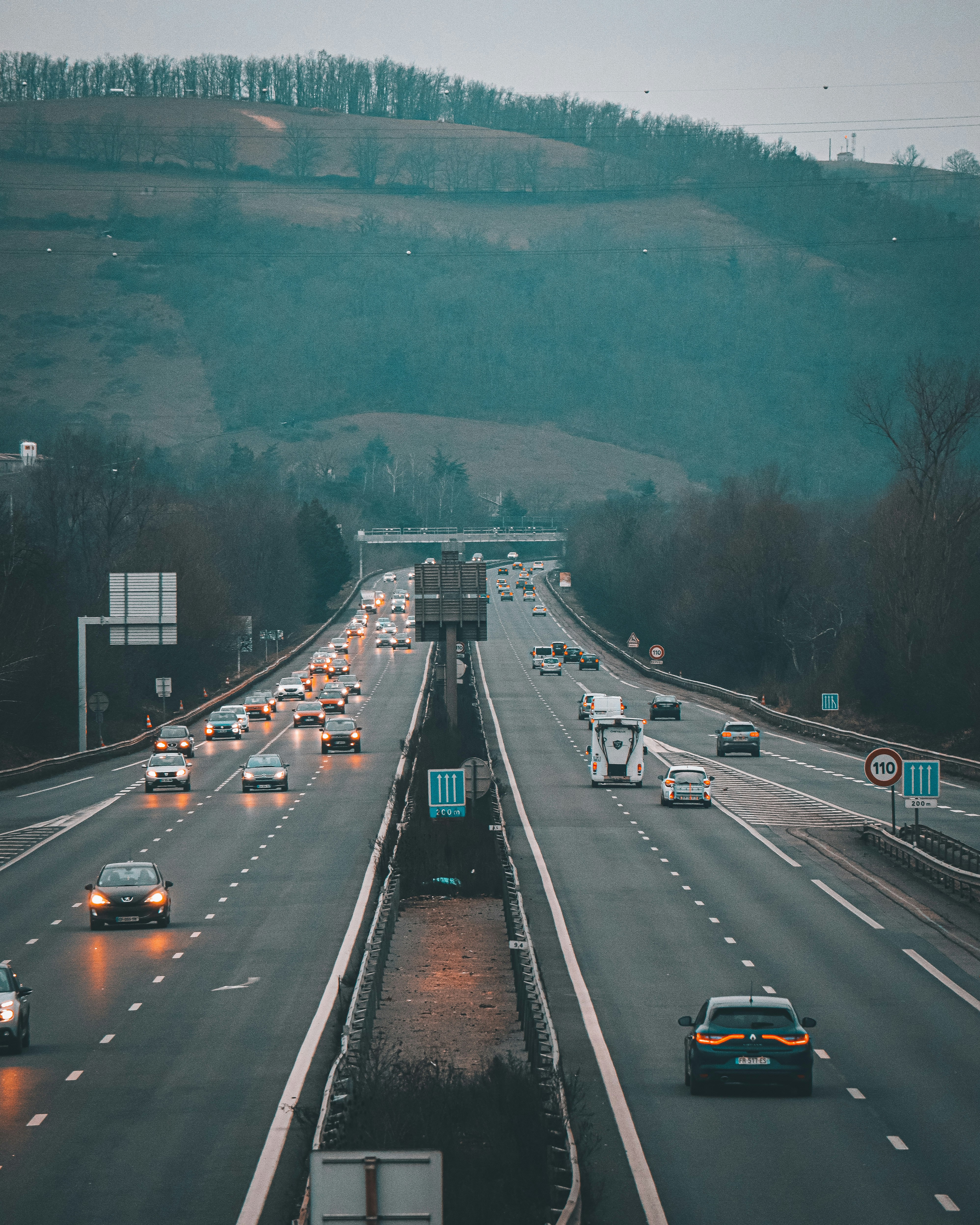 Foto zum Thema Eine Autobahn mit vielen Autos – Kostenloses Bild zu ...