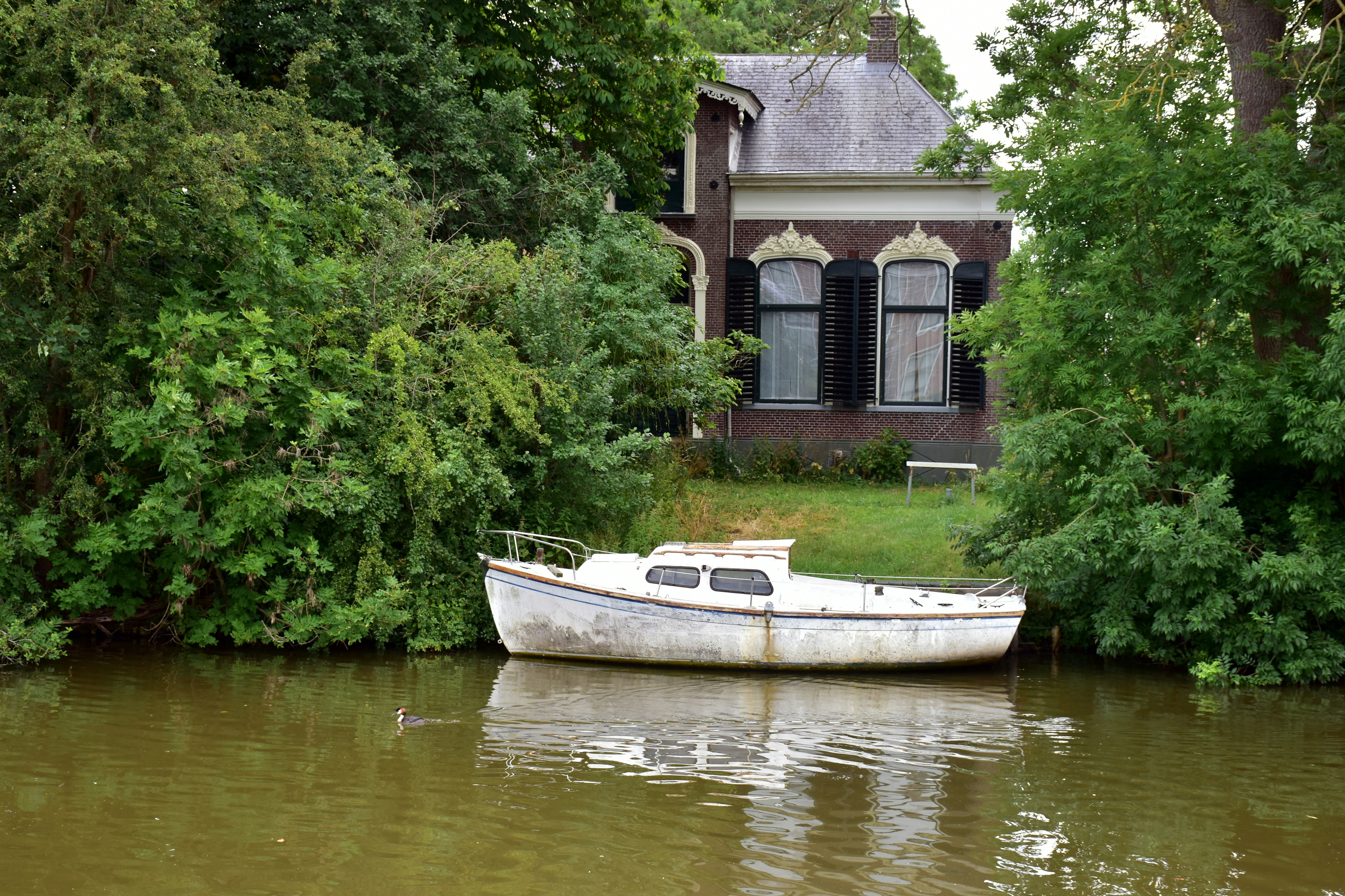 `A stately home, located on the canal`