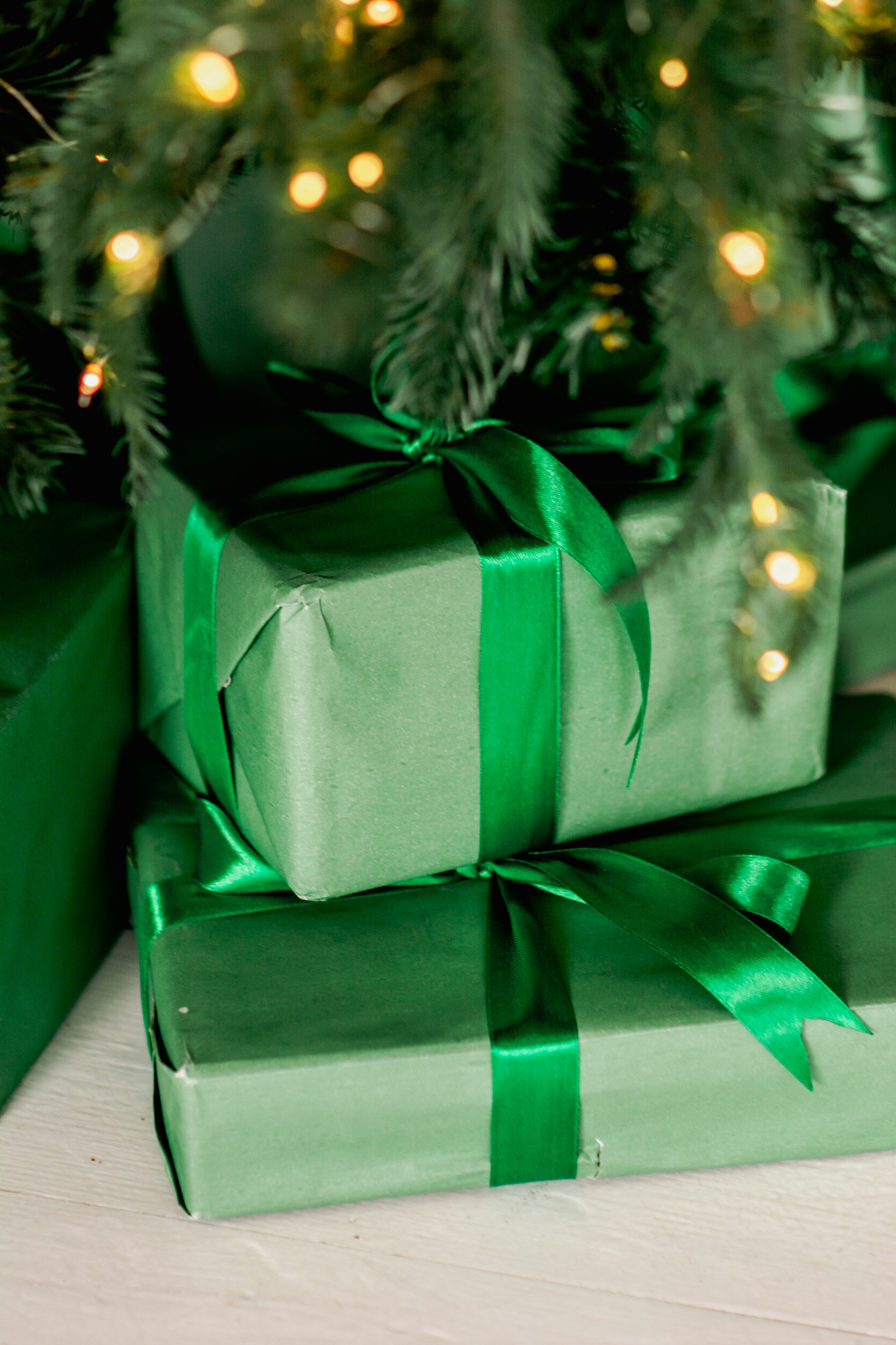 A green wrapped gift wrapped in a green wrapper photo – Free Gift Image ...