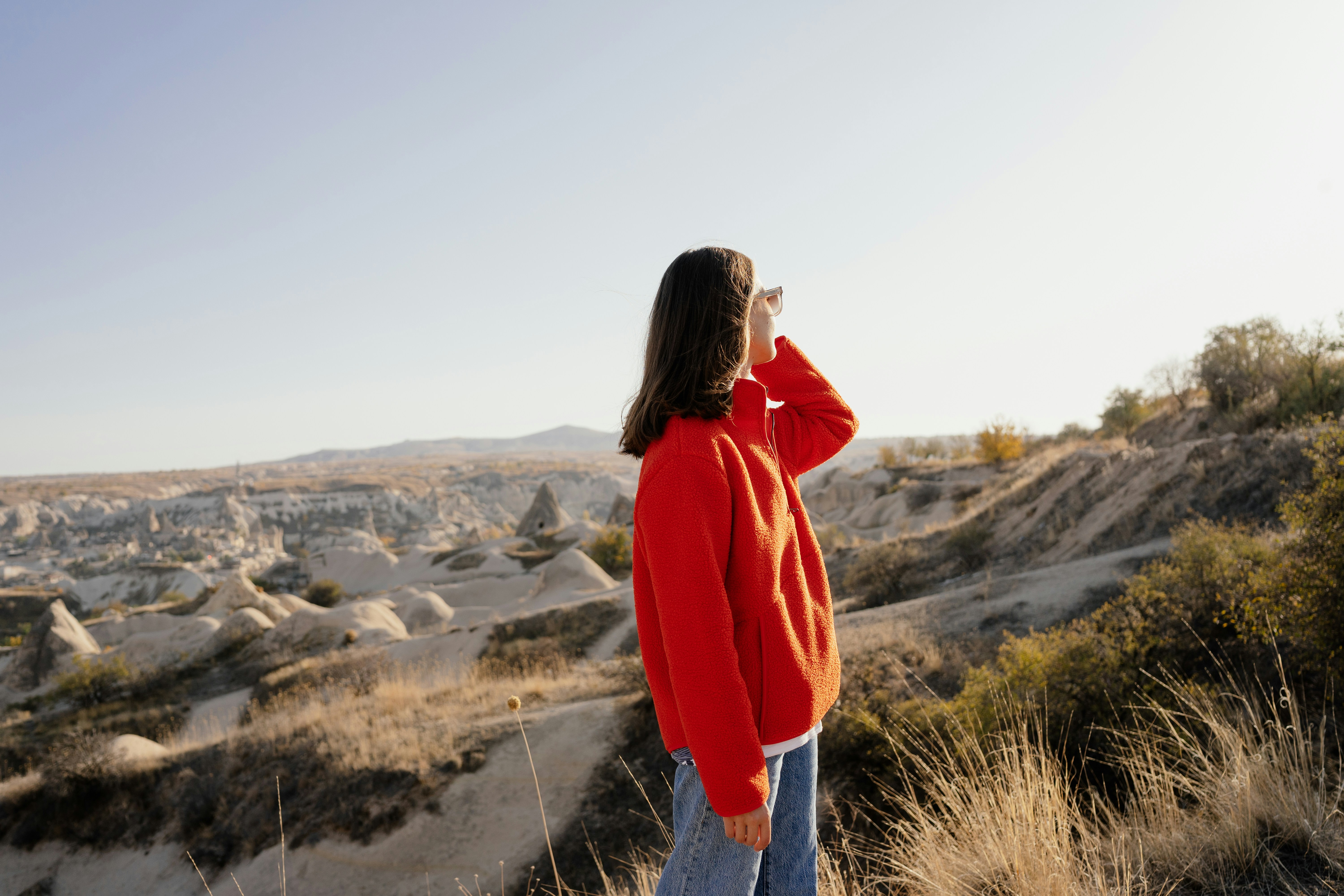 Foto Una persona parada en una colina – Imagen Turquía gratis en Unsplash