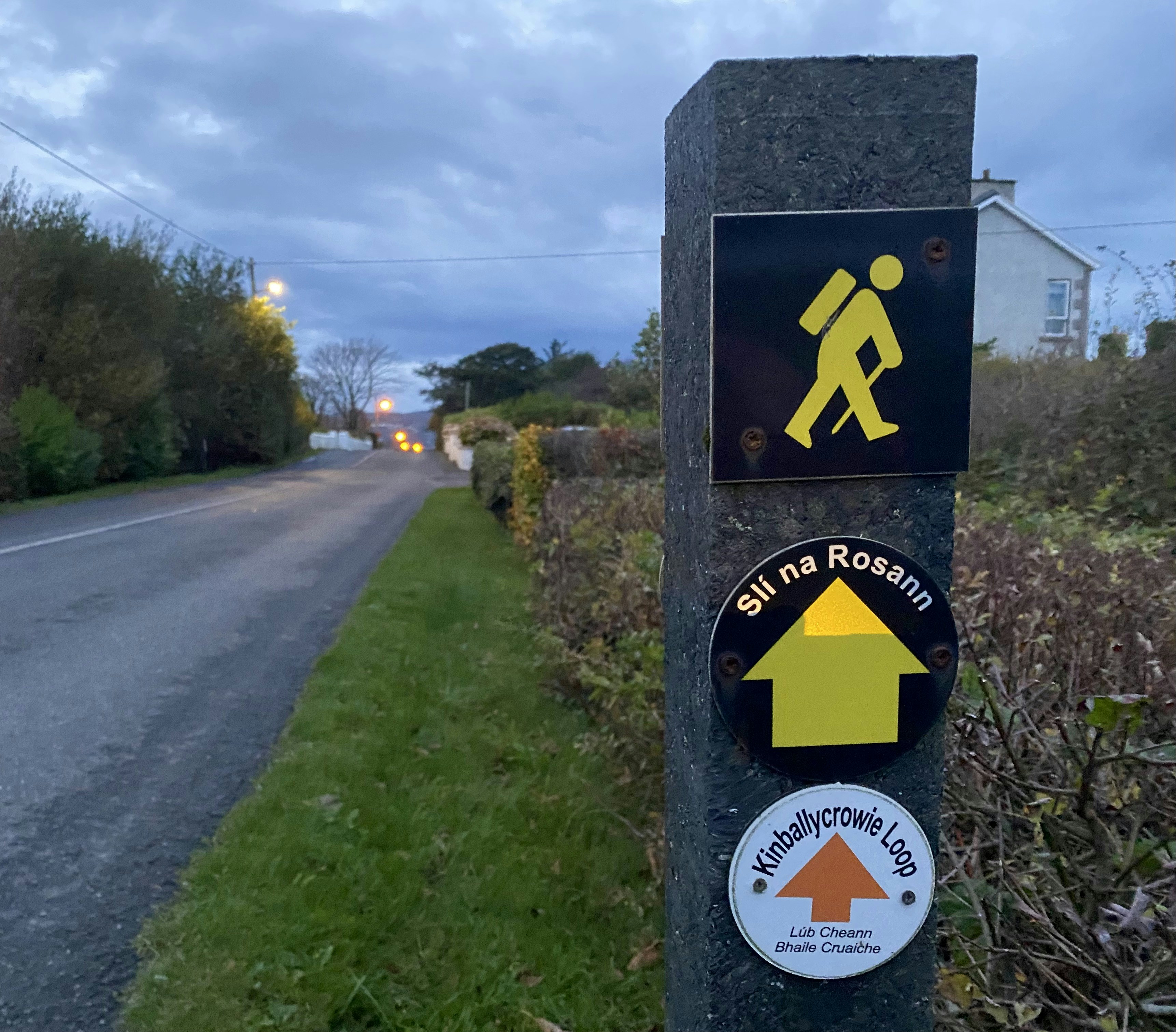 Ein Beitrag mit einem Schild darauf Foto – Kostenloses Bild zum Thema ...