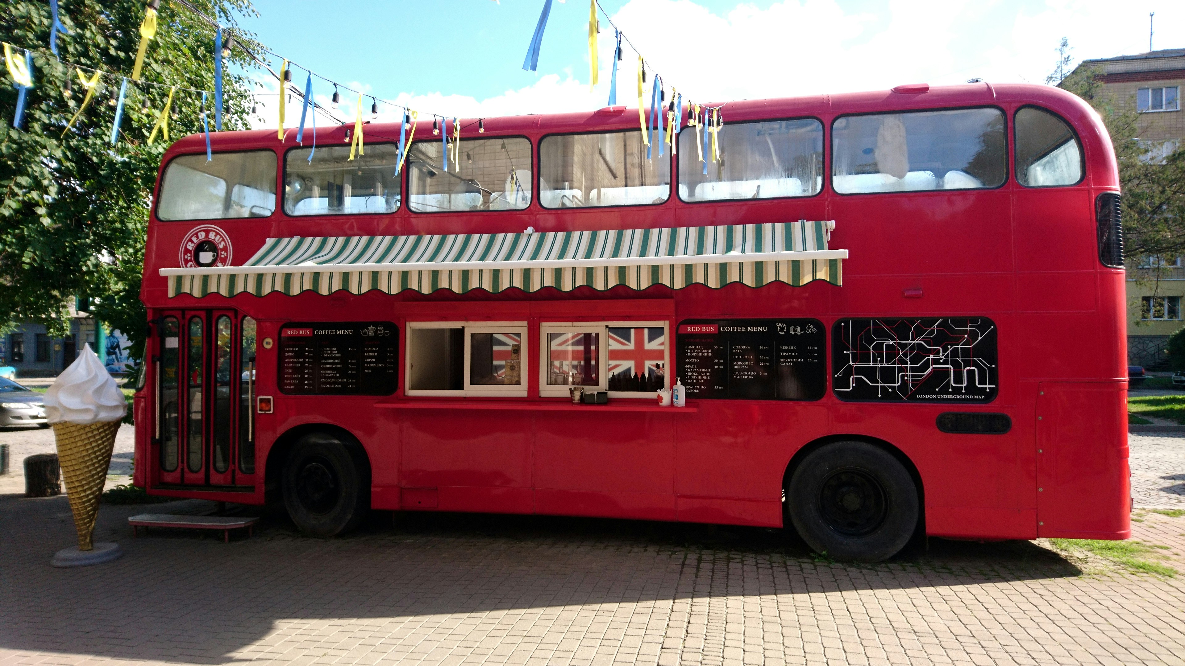 Un bus rouge à impériale photo – Photo Kam'yanets'-podil's'kyi Gratuite ...