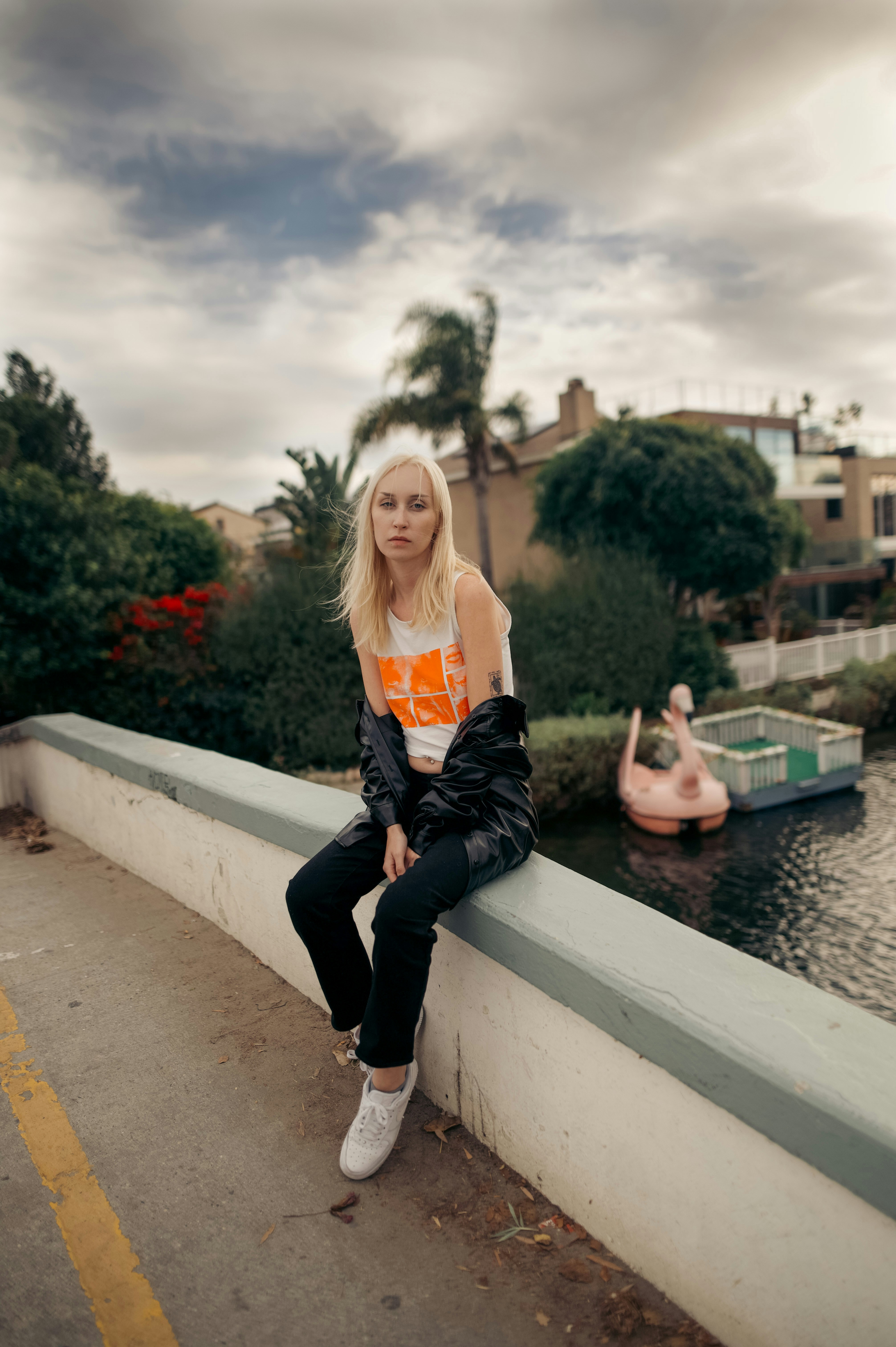 Una persona posando para una foto foto – Imagen de Mujer gratuita en ...