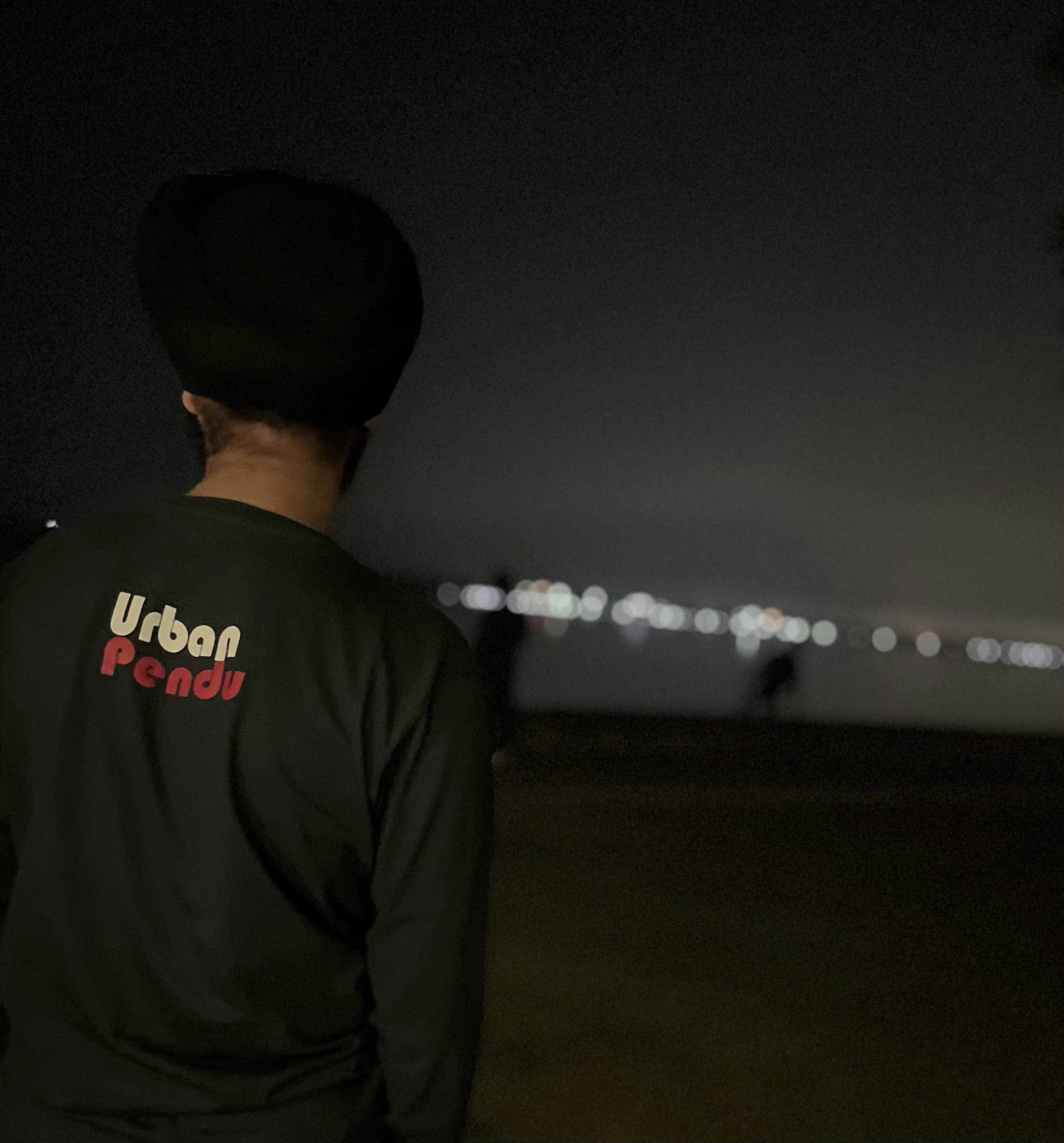 Night Seabreeze: A Quiet Portrait by the Water's Edge