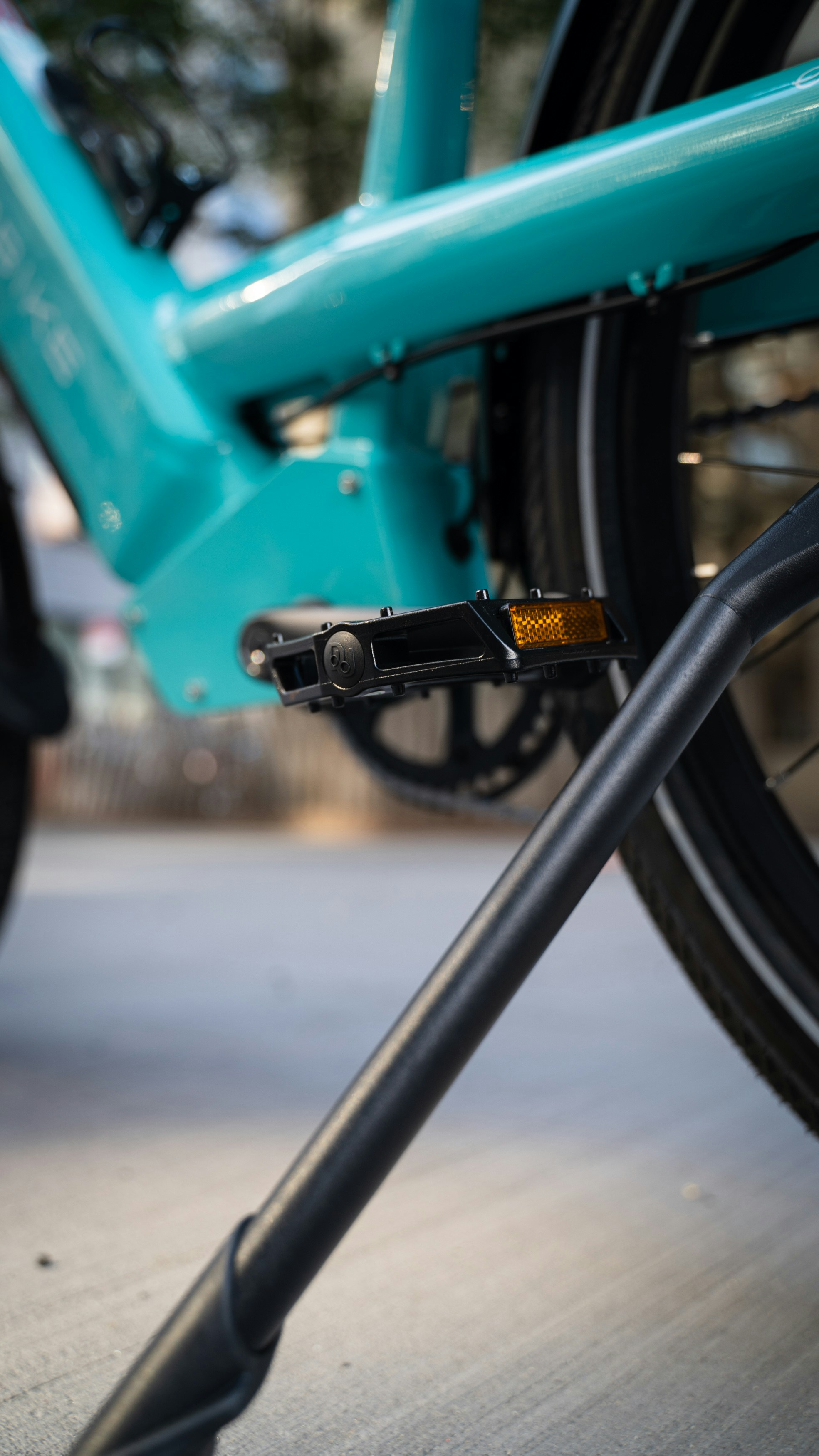 A close up of a car's handlebars photo – Free Ebikes Image on Unsplash